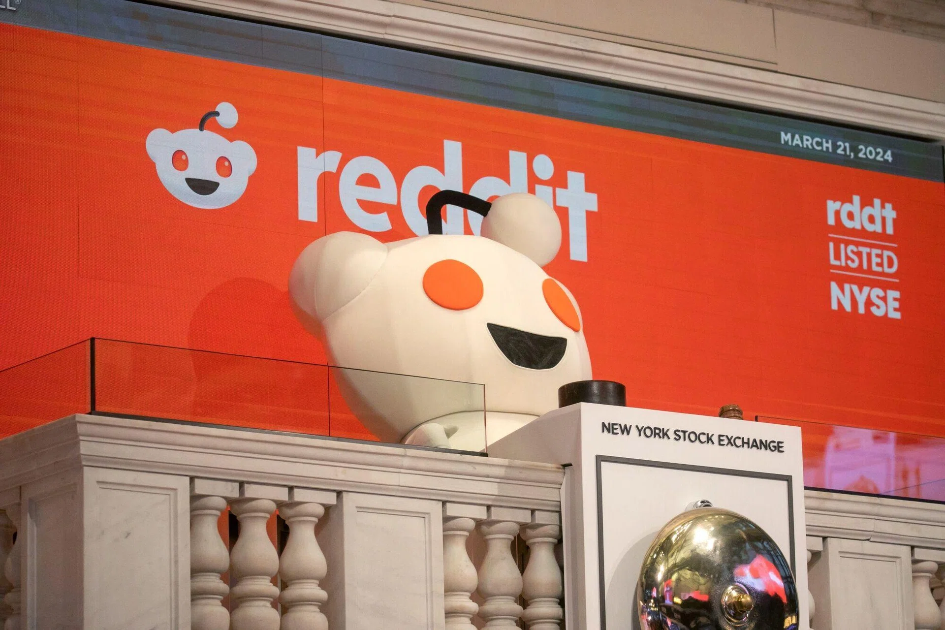 Reddit shares end trading up 48% in market debut - The Business Times