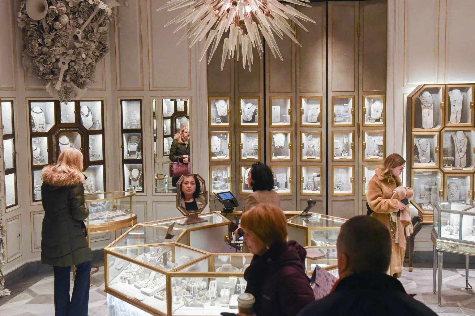 Dawn Mello, who revived Bergdorf Goodman and Gucci, dies at 88 - The ...