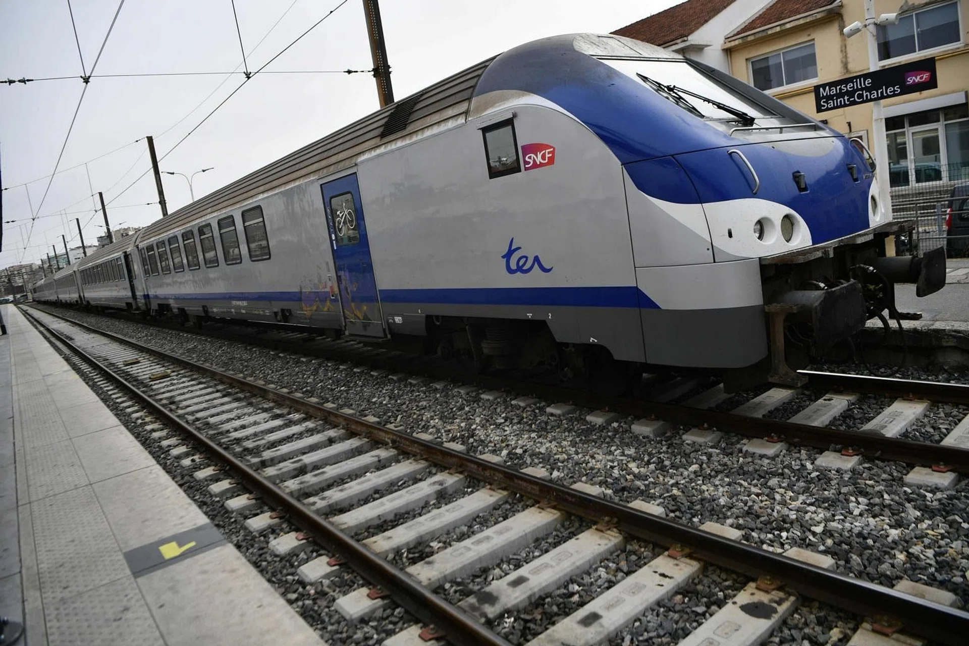 French train strike disrupts holiday travel - The Business Times