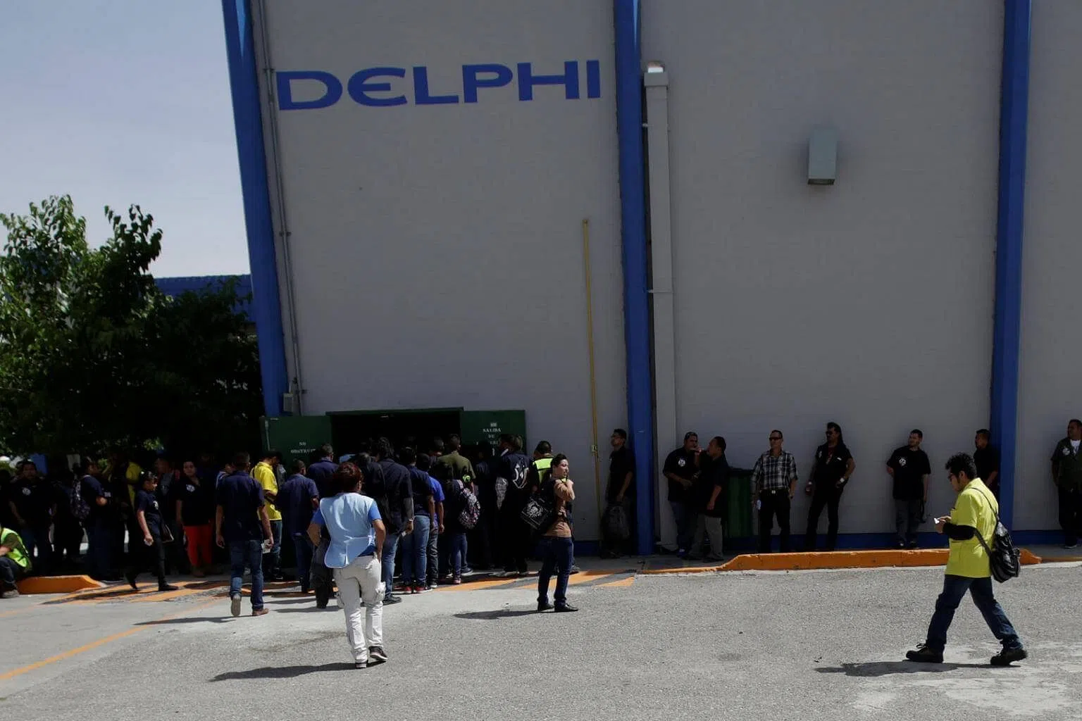 Delphi announces spinoff of powertrain business