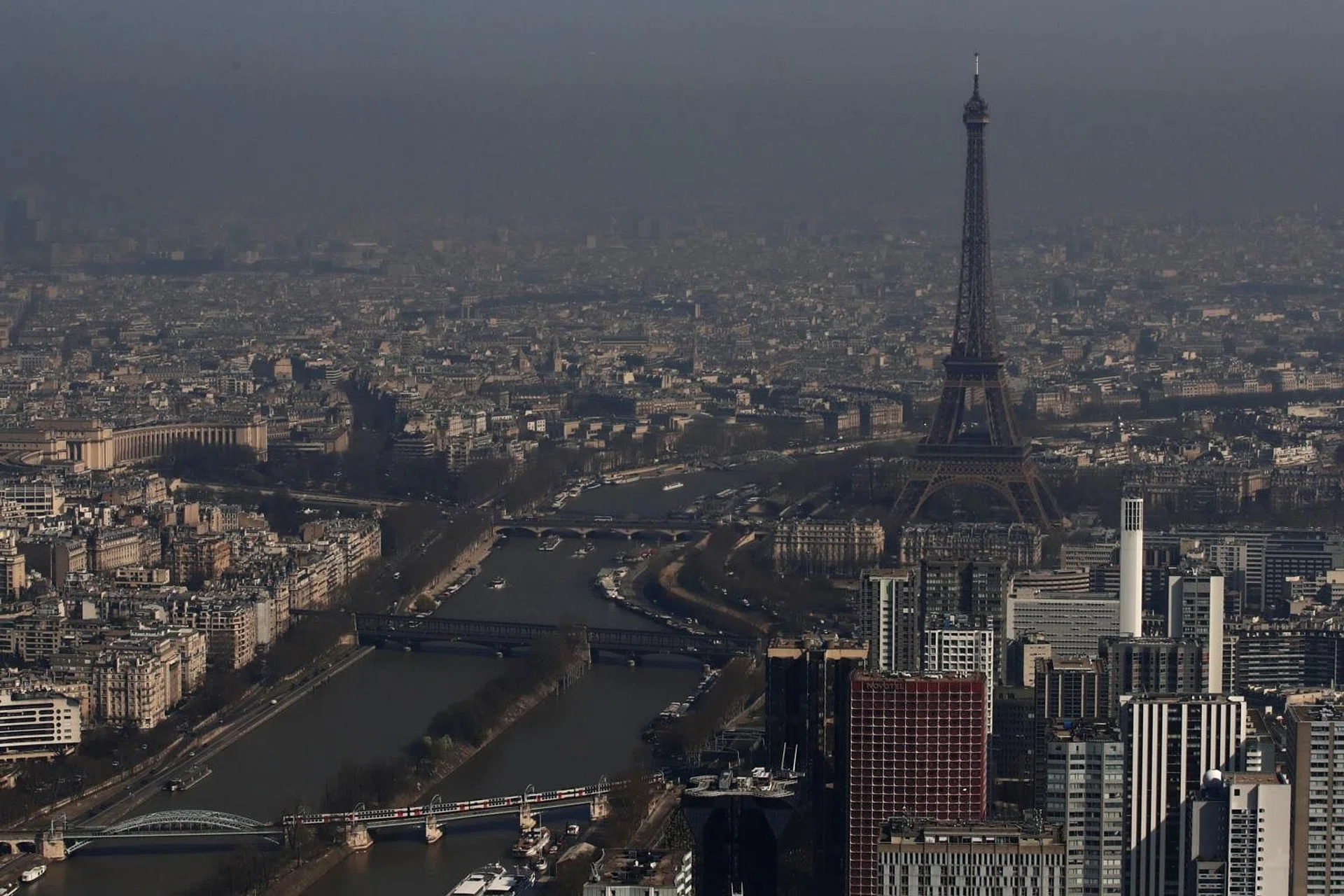 French government threatened with fines by top court over air pollution ...