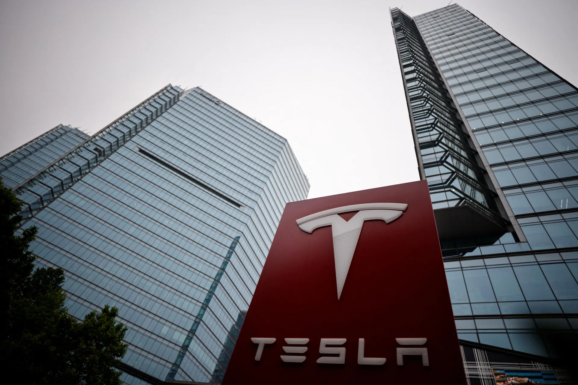 US opens probe into 280,000 new Tesla vehicles over steering issue ...
