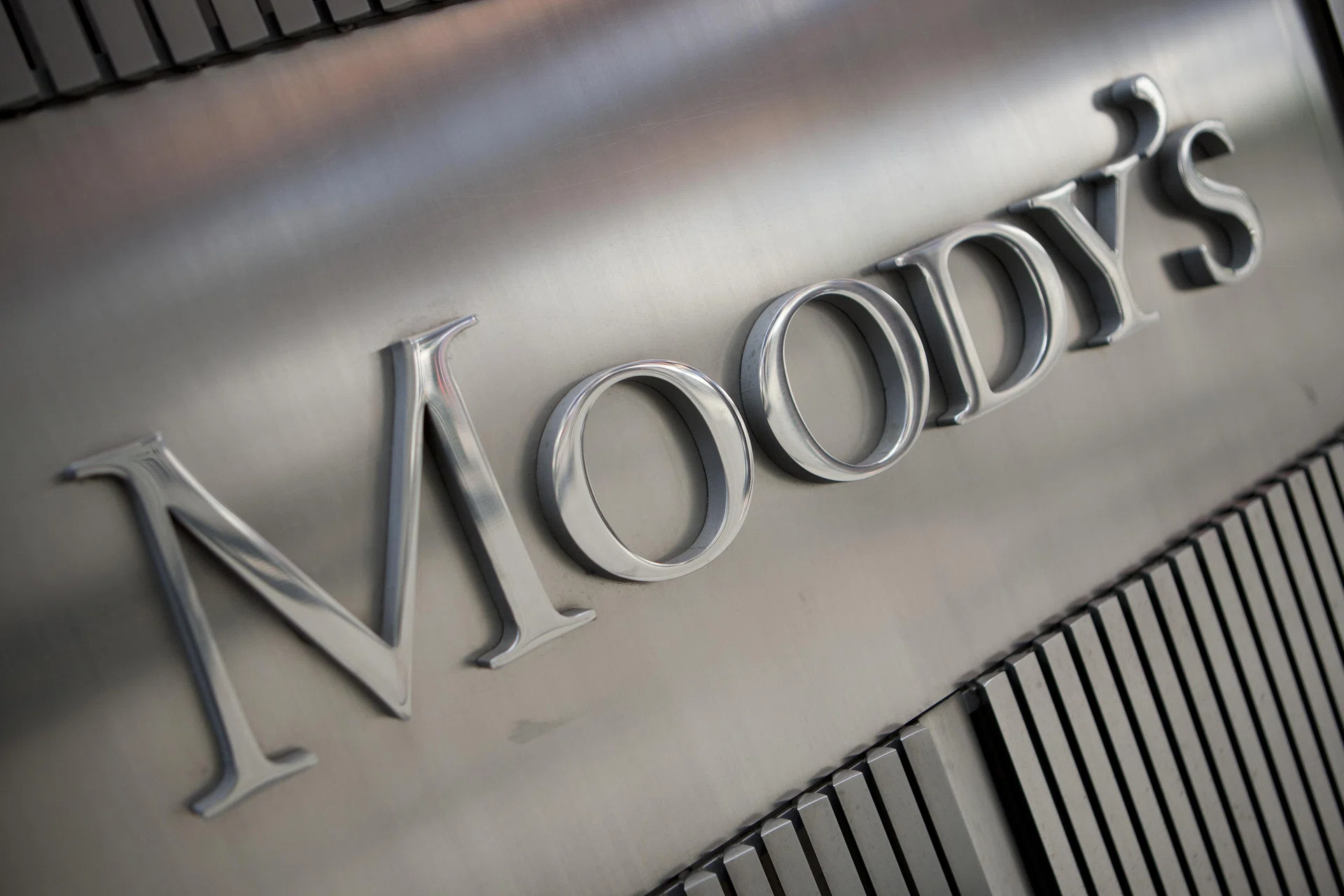 Moody’s downgrades US banks, warns of possible cuts to others - The ...