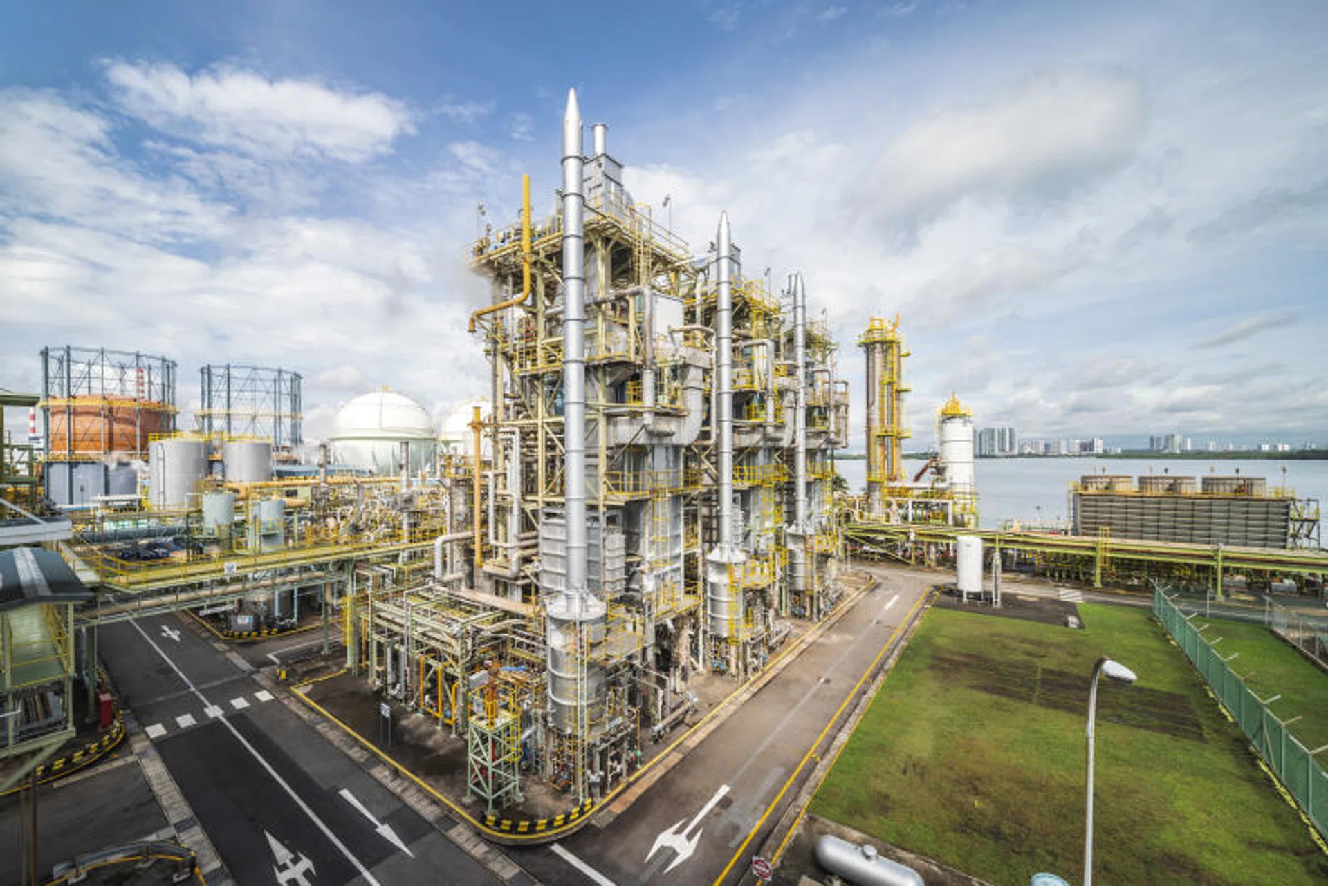 Keppel, Petronas units explore pipeline building; Sembcorp to study ...
