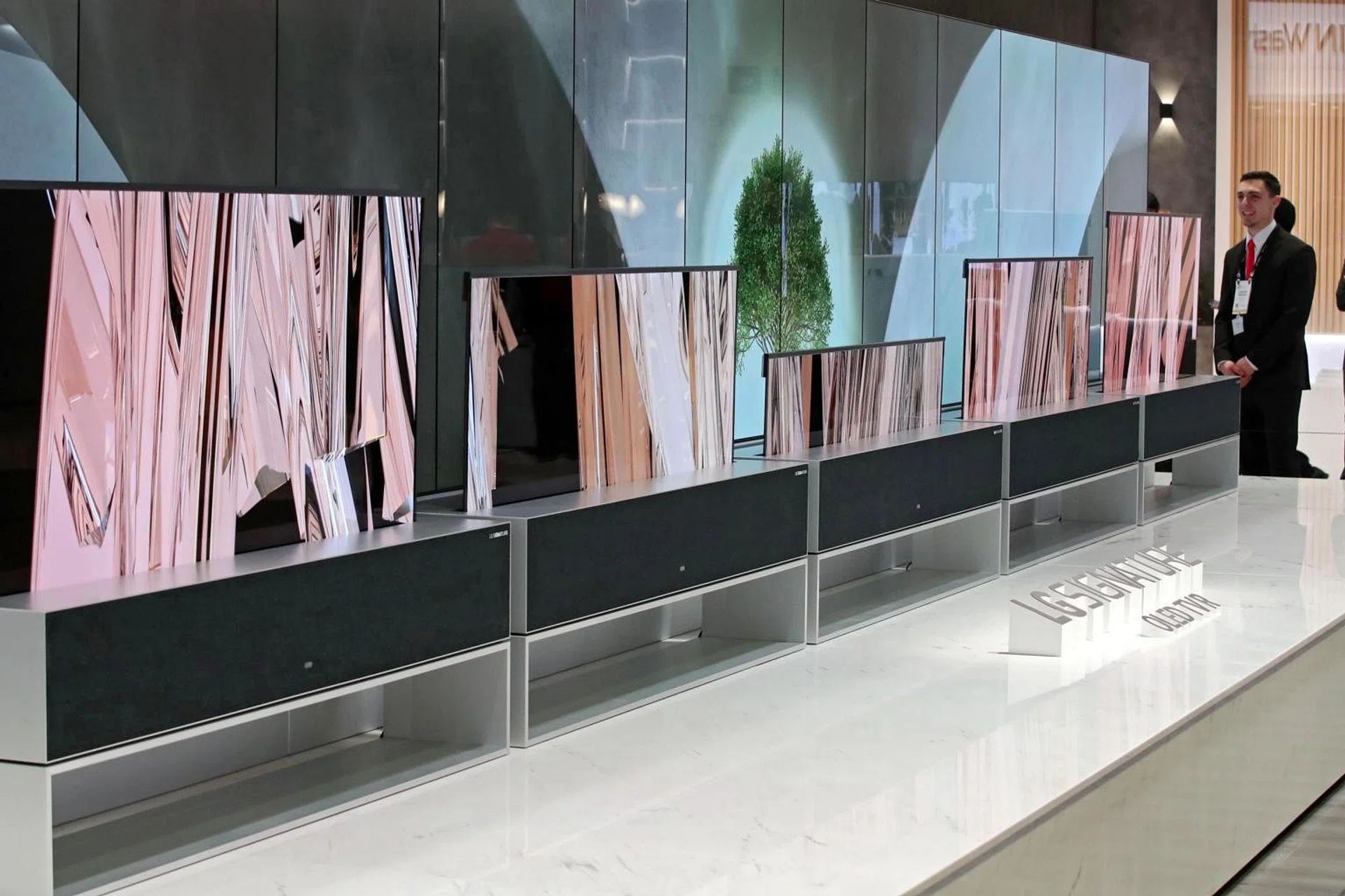 LG flexes roll-up TV as screens start to bend - The Business Times