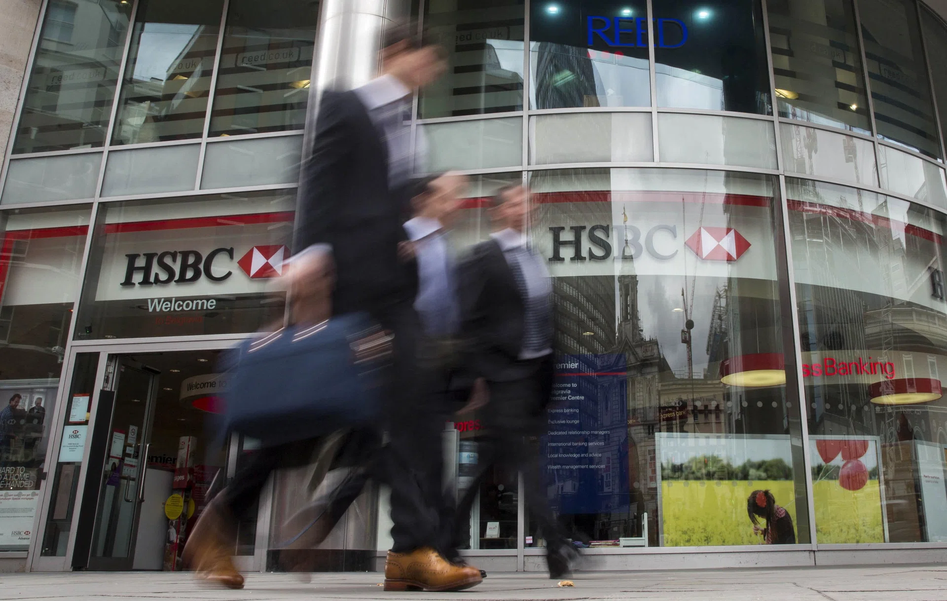 HSBC offers lower paid UK staff £2,150 pay rise - The Business Times