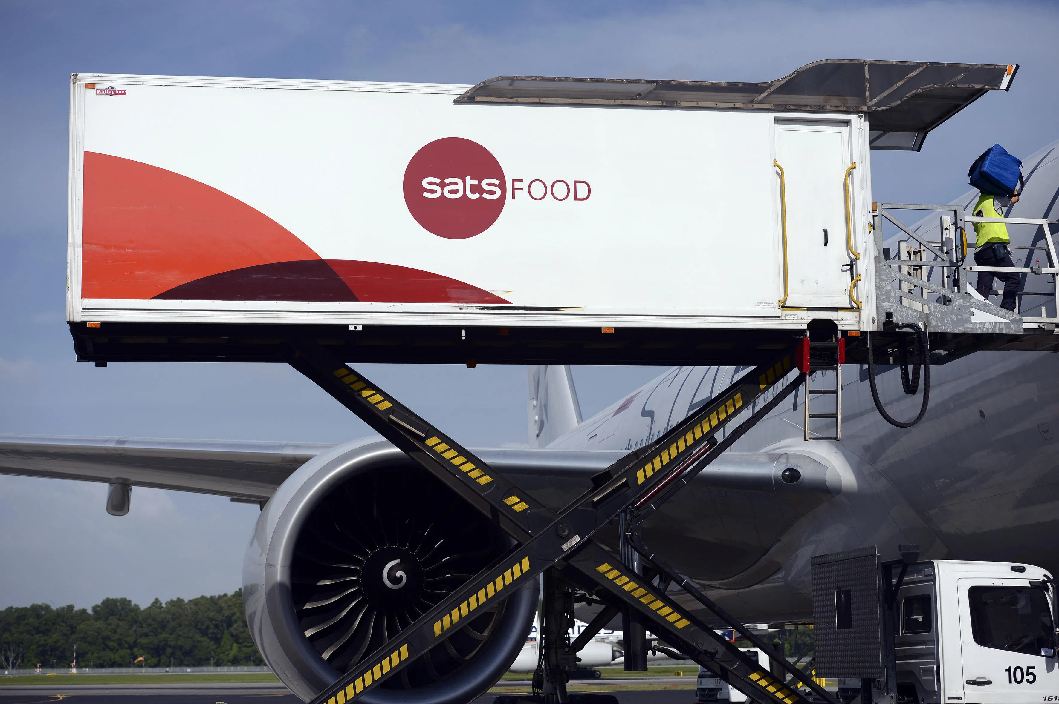 SATS Q1 earnings up 29% on one-time disposal gain