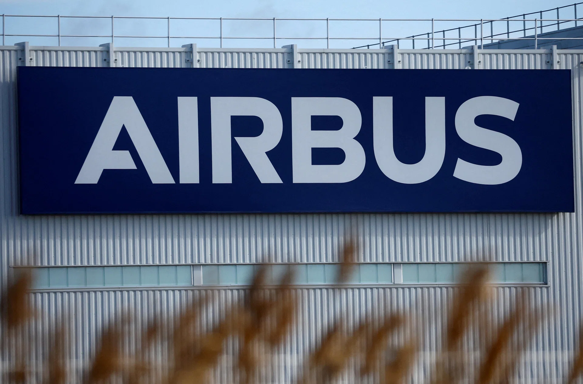 Airbus targets 720 deliveries in 2023 - The Business Times