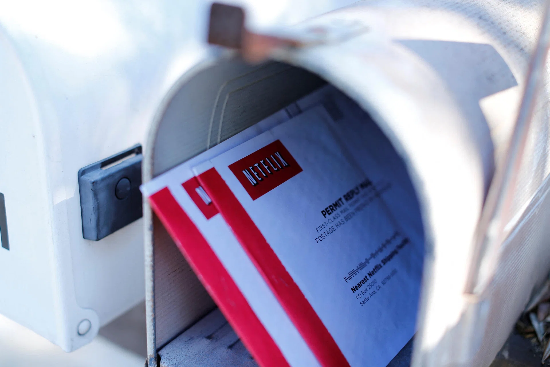 Netflix to exit the DVD delivery business after 25 years - The Business ...
