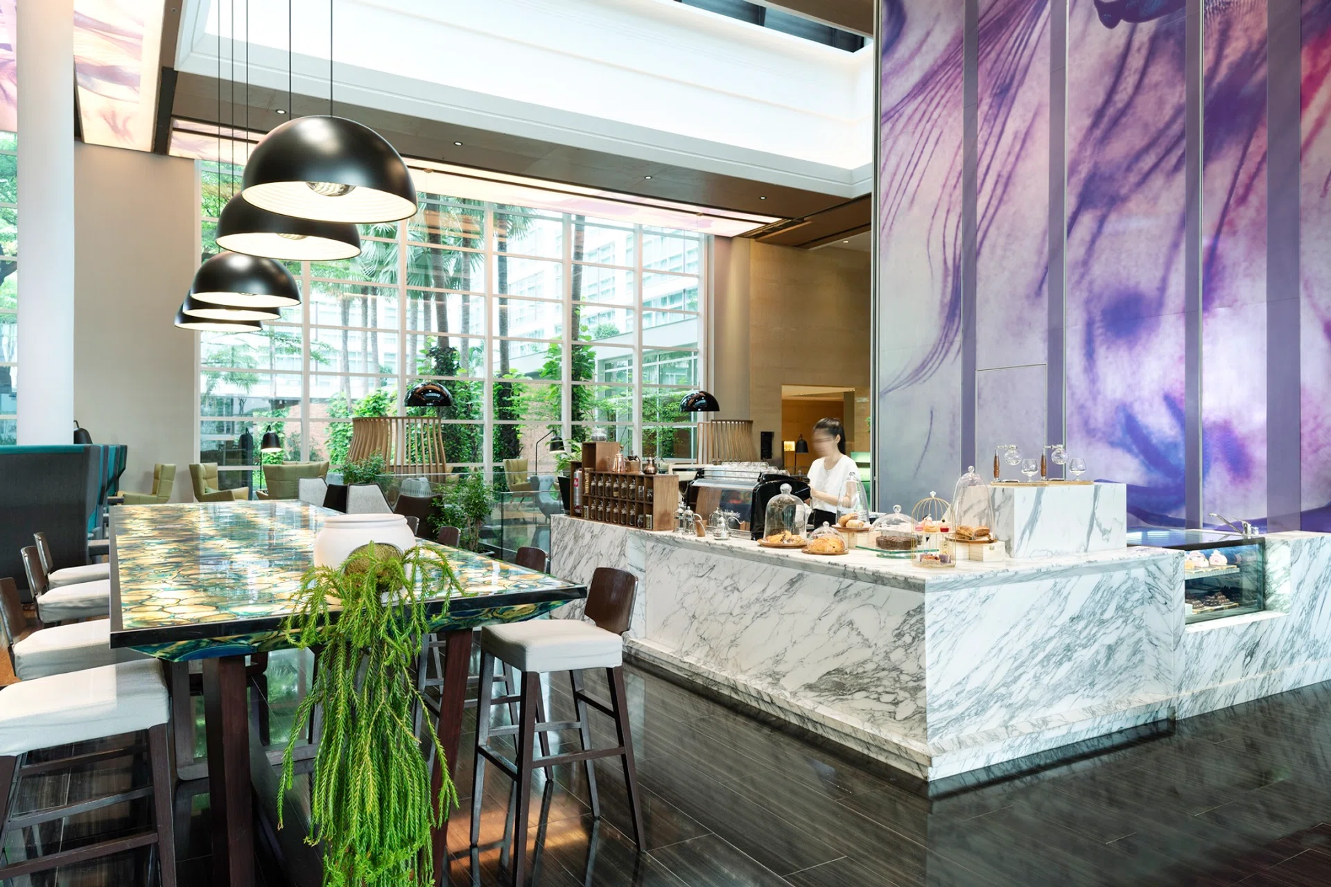 Hotels eye leisure and ‘bleisure’ as business travel recovery weakens ...