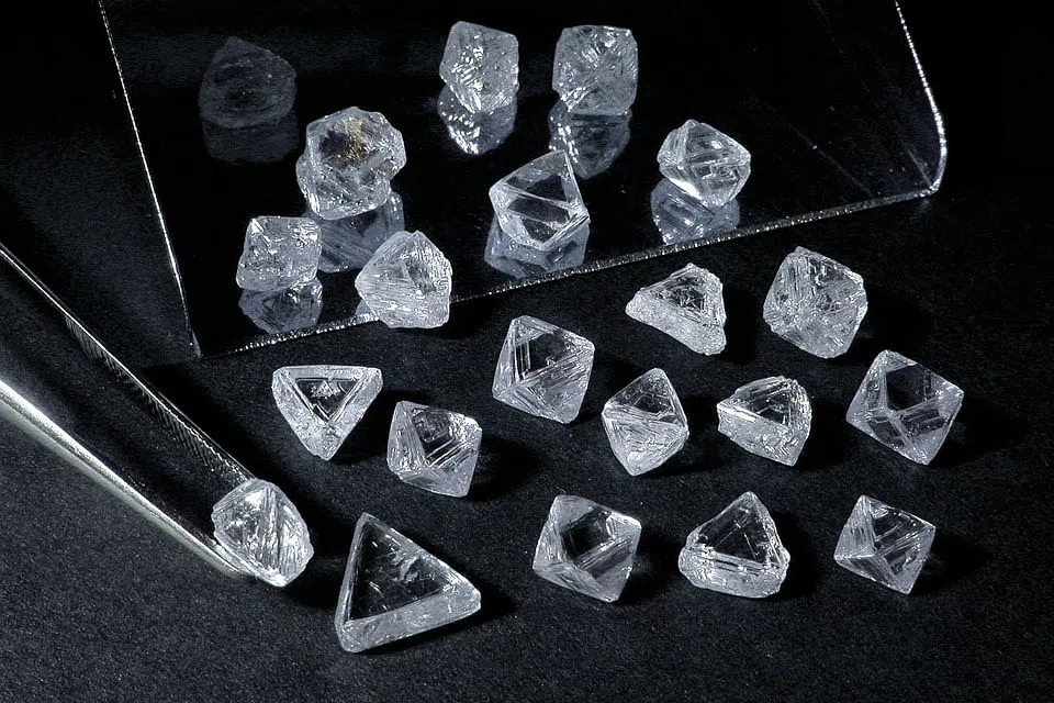 Wealthy Chinese heading abroad to buy diamonds without scrutiny