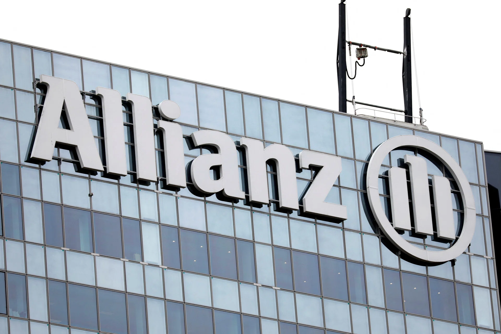 Allianz extends CEO's mandate as CFO moves to Generali - The Business Times