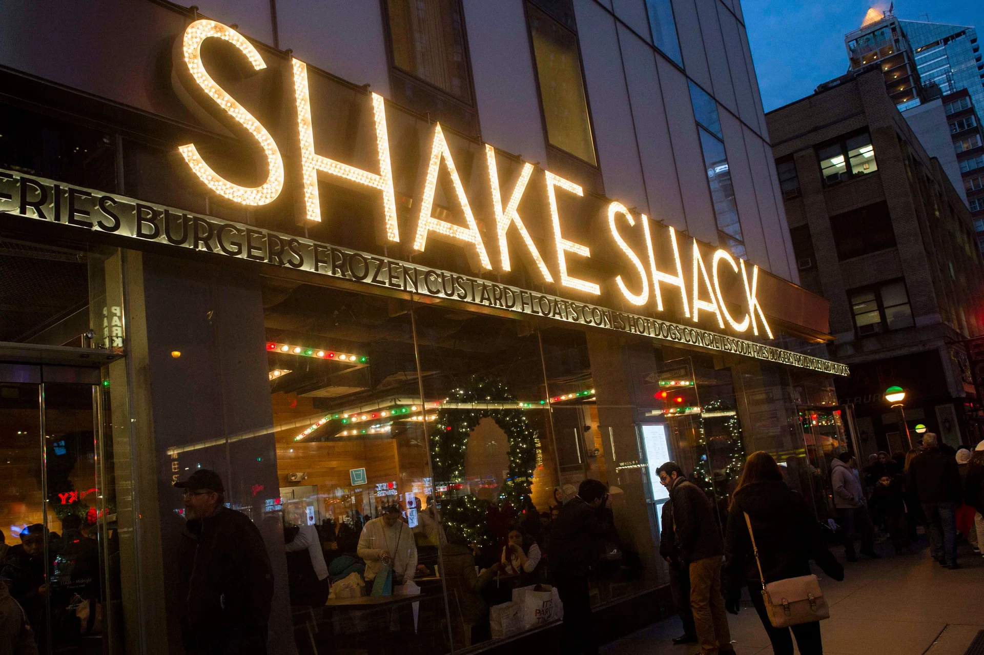 Shake Shack expects IPO to be priced at US$17-US$19/share - The ...