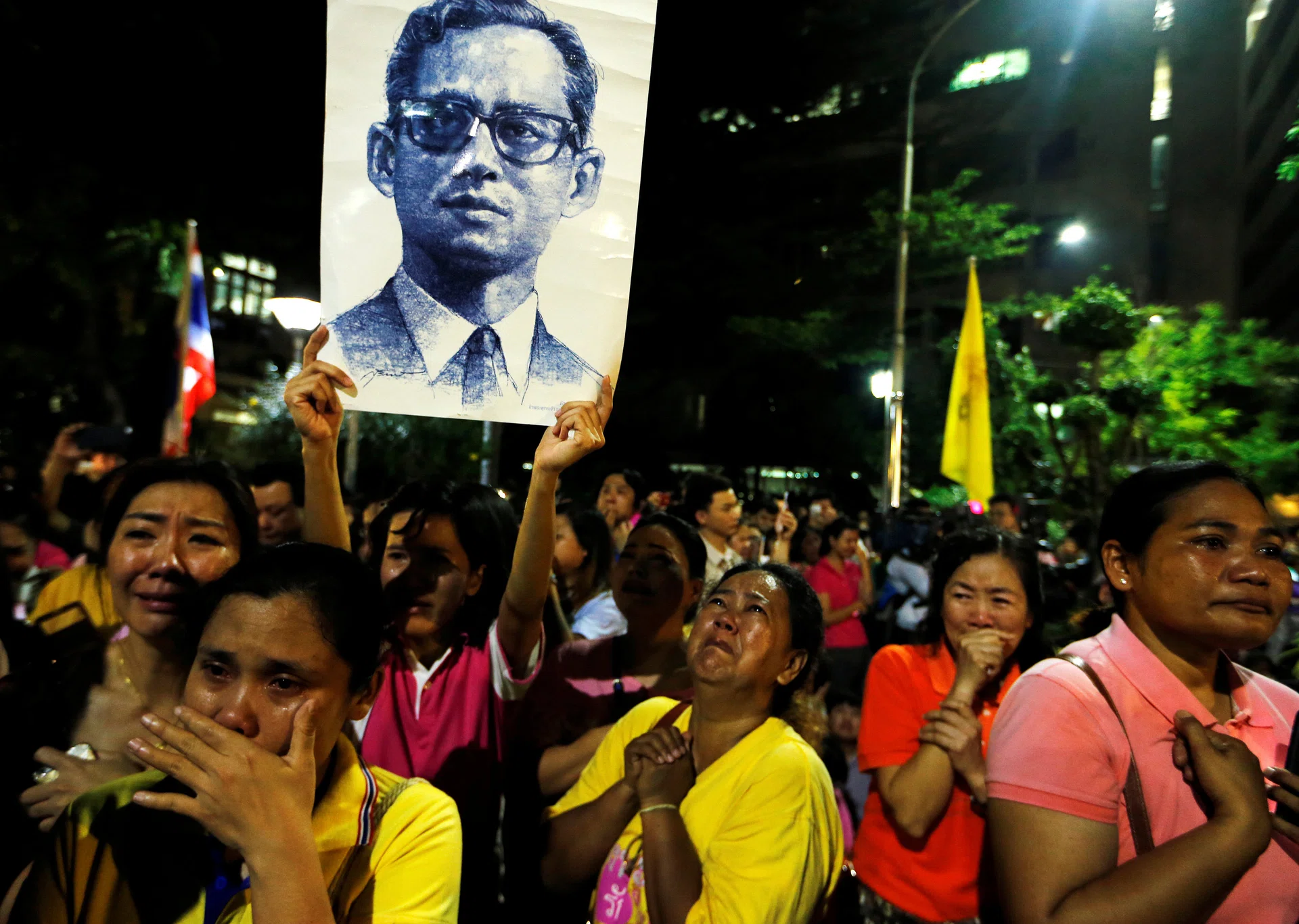 Thailand's beloved king, unifying figure, dies at 88 - The Business Times