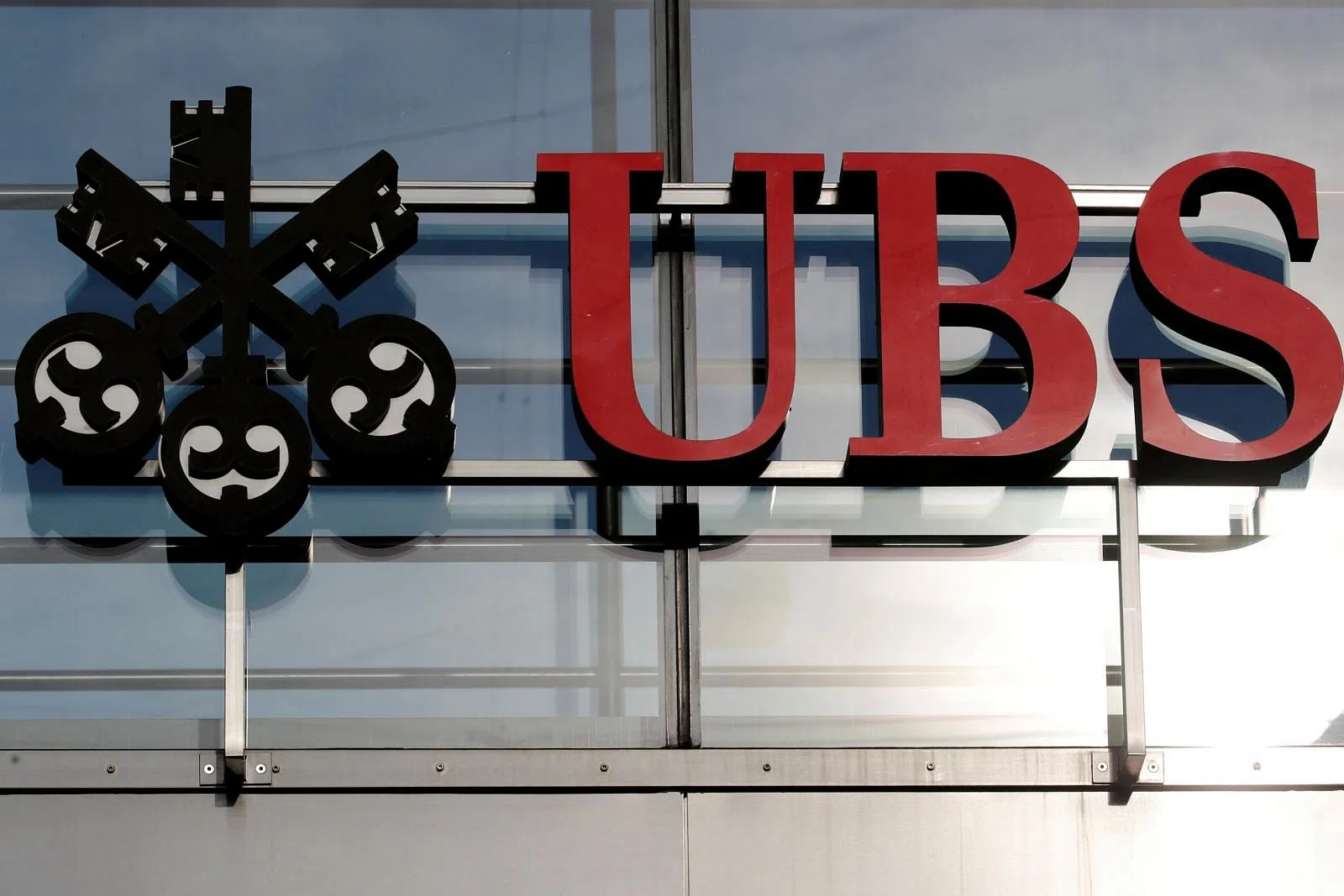 Ex-UBS official and friend get 3 years in insider-trading case - The Business Times