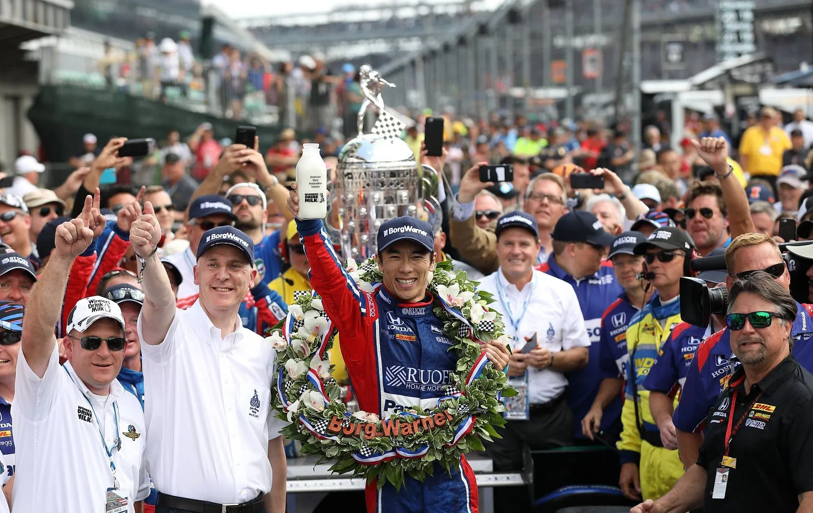 Auto racing: Sato first Japanese winner of Indianapolis 500 - The ...