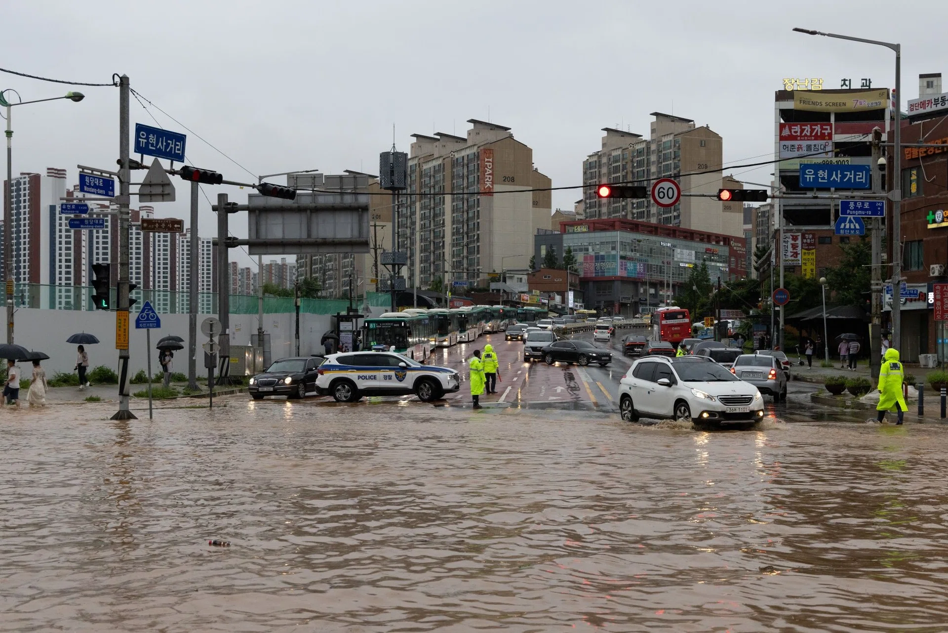 Torrential rain lessens in Seoul amid heavy flood damage - The Business ...