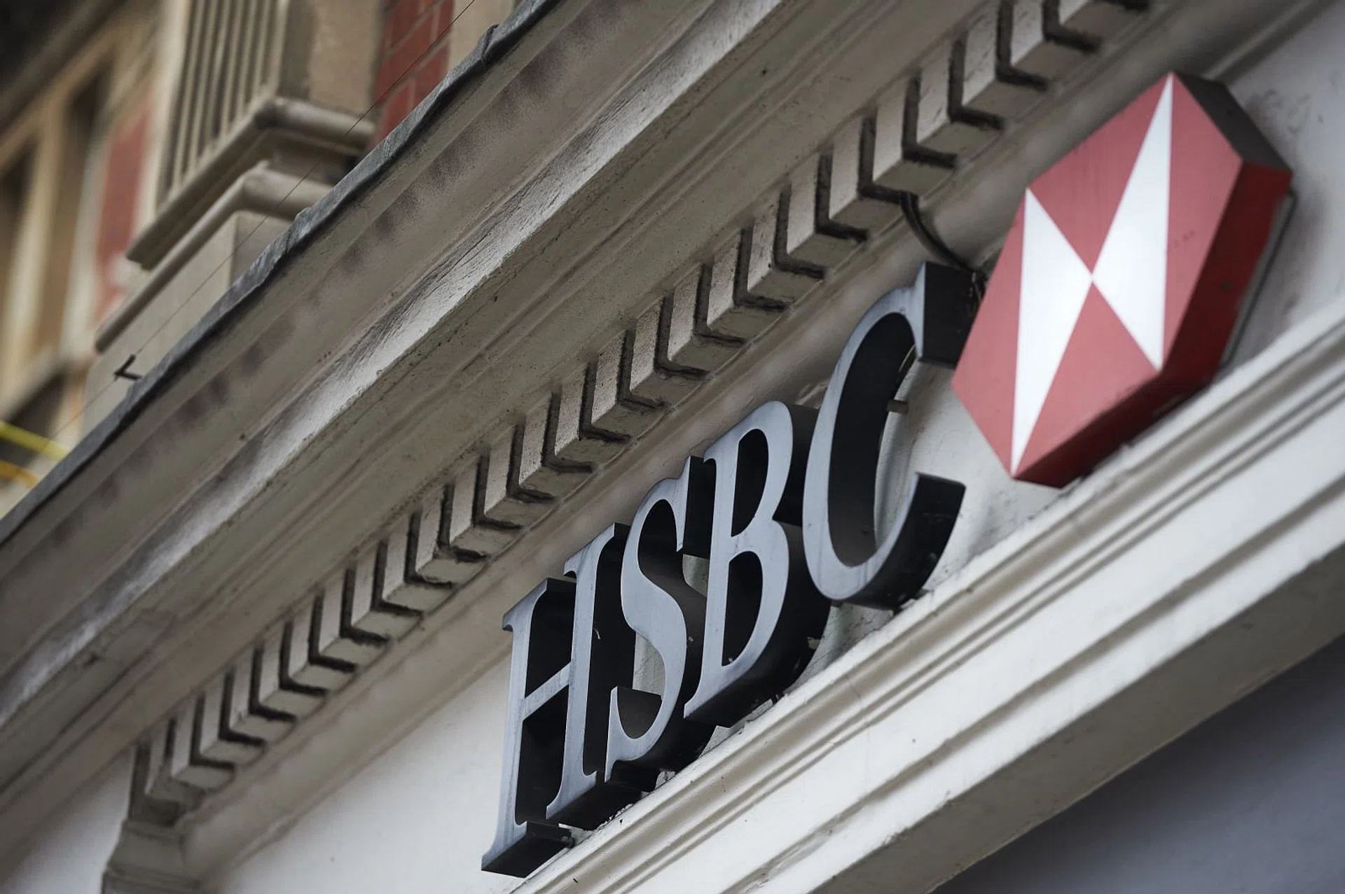 HSBC predicts Saudi privatisation drive to list 100 entities - The ...