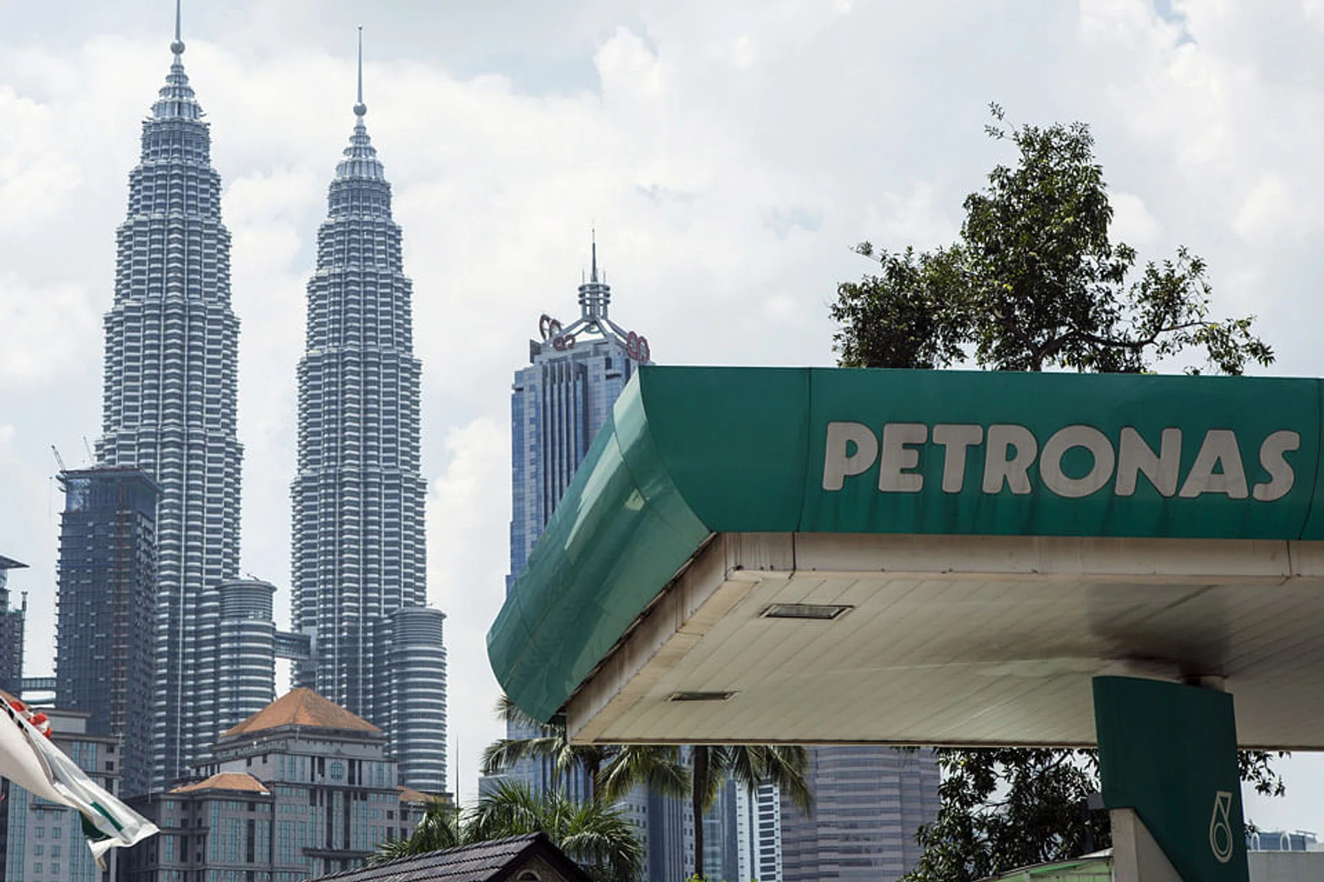 Petronas cancels tender for billion-dollar project off Sarawak - The ...