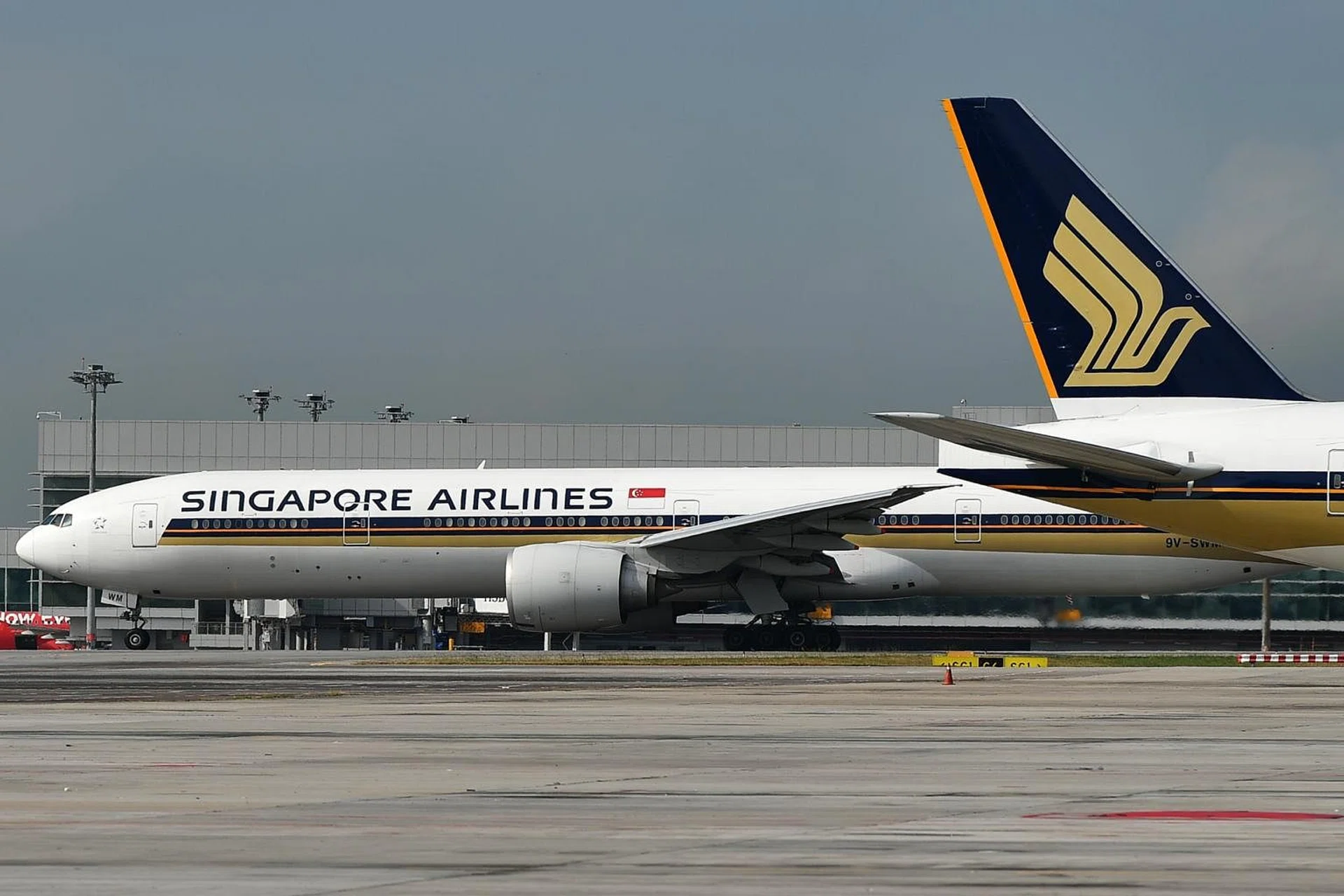 SIA paid CEO 14% less in FY2018, reflecting year-before performance ...