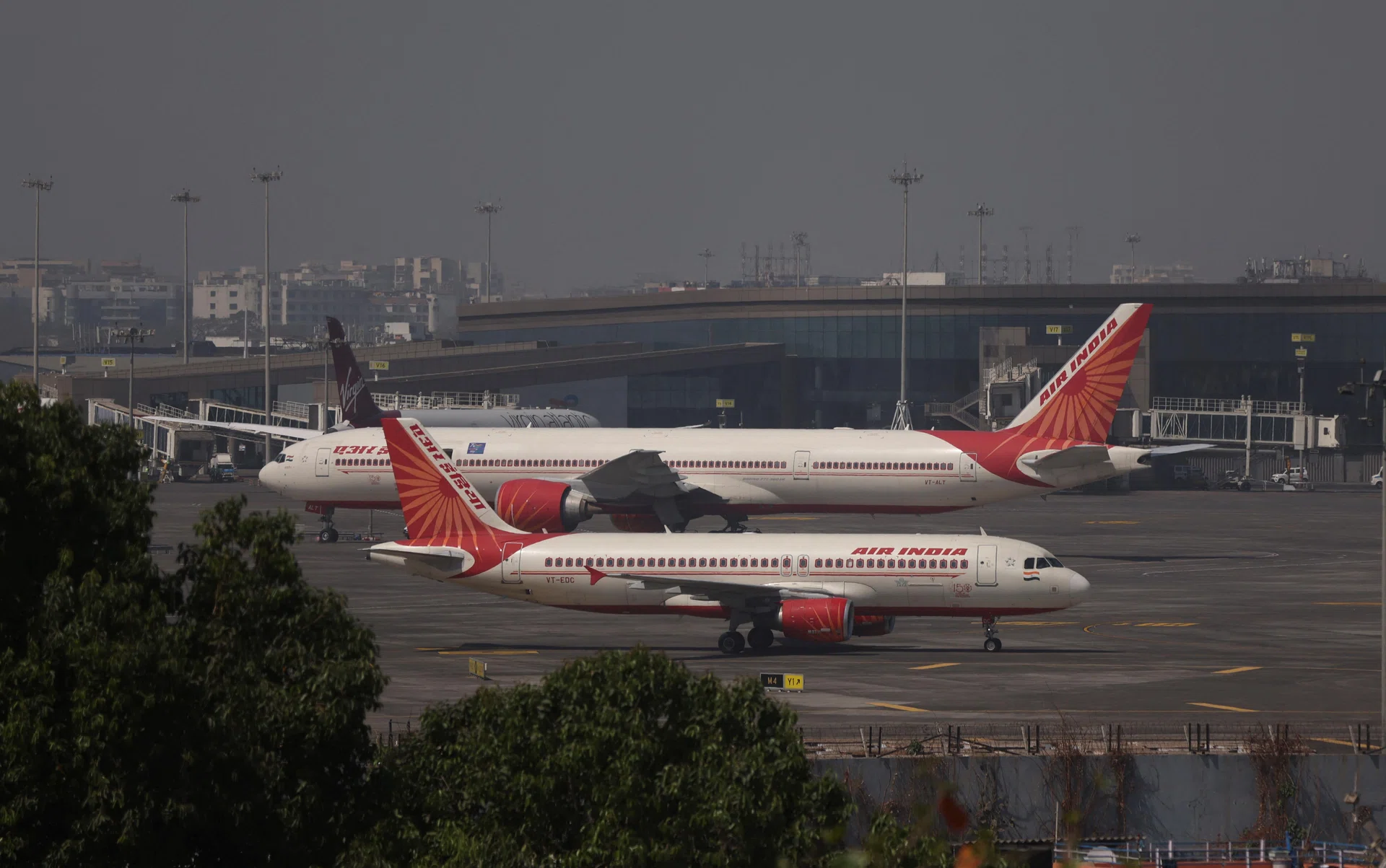 Record plane orders raise the stakes in India's aviation boom - The ...