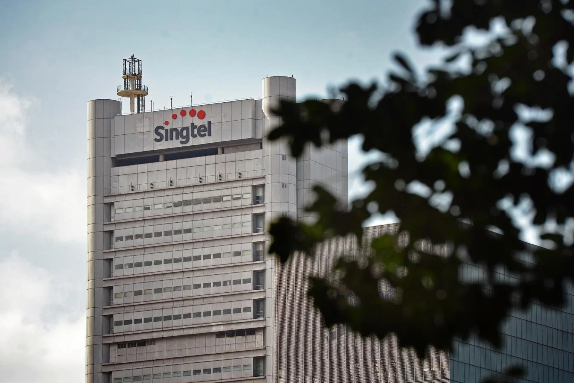Singtel prices US$750m of 10-year notes at 2.375% - The Business Times