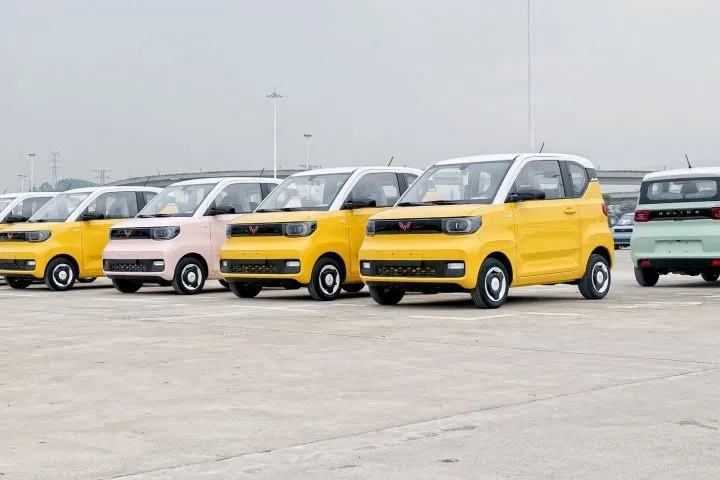 Vietnam car sales hit record 510,000 in 2022, strong demand set to ...