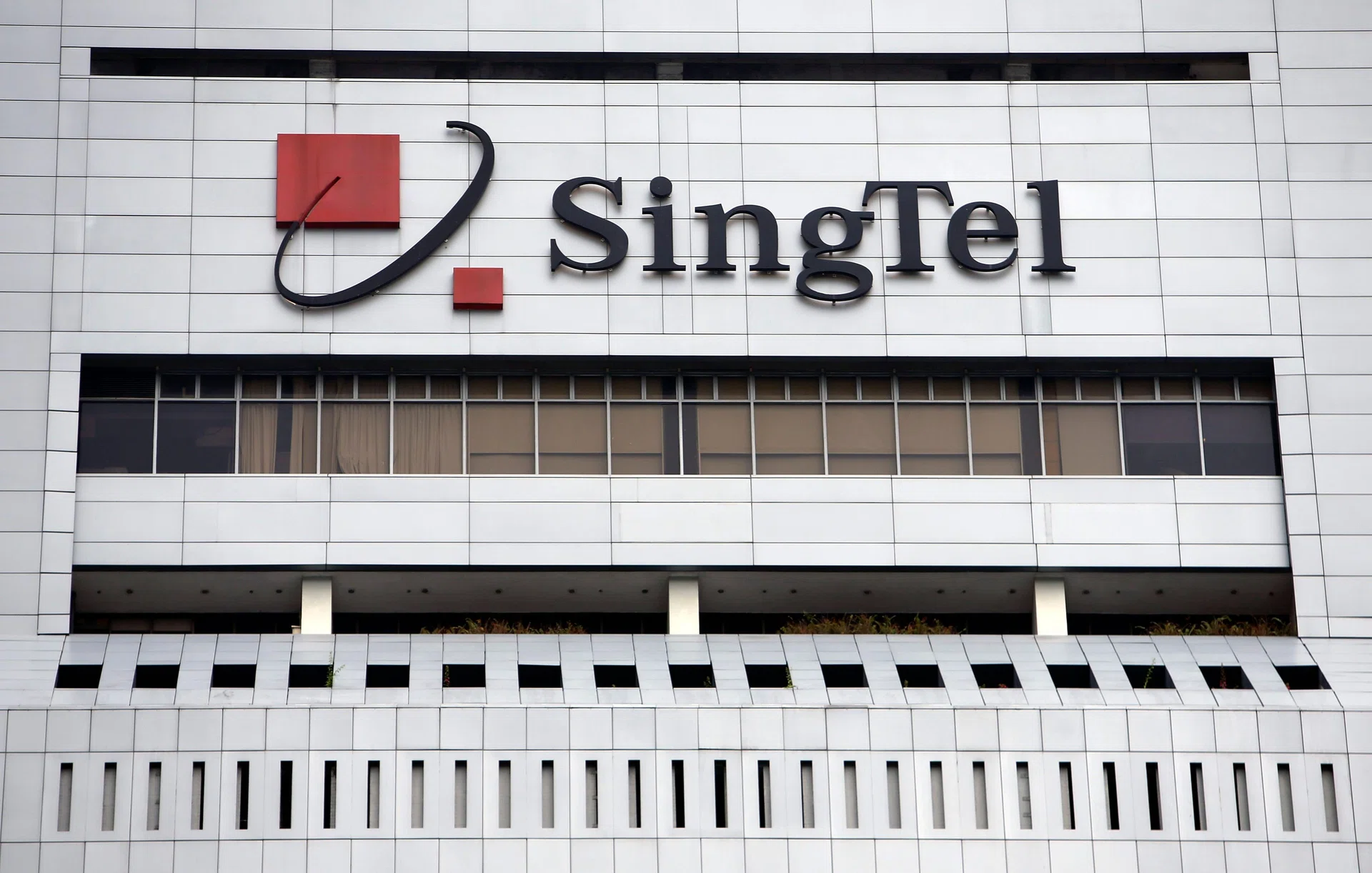SingTel partners Microsoft in new cloud offering - The Business Times
