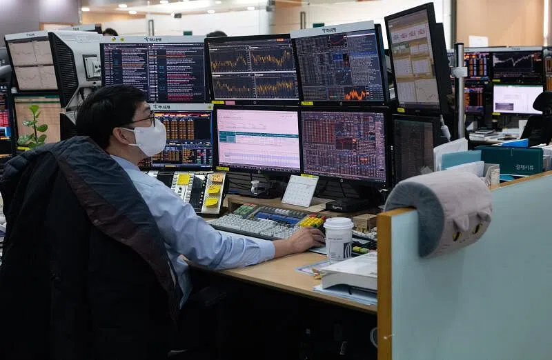 Seoul: Shares close at record high on Samsung rally, US stimulus - The ...