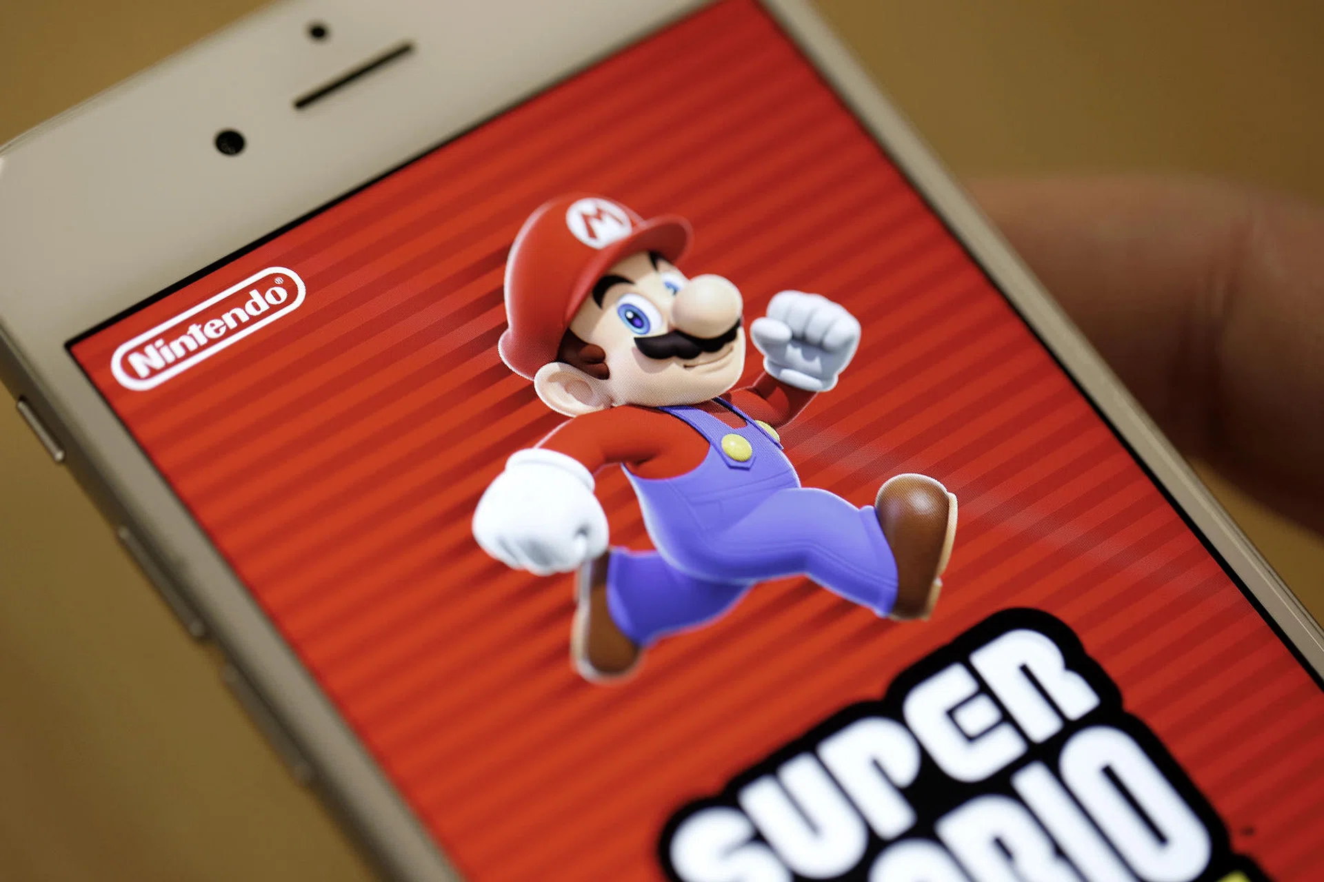 Ten minutes of play sums up Nintendo's messy Mario Run debut - The ...