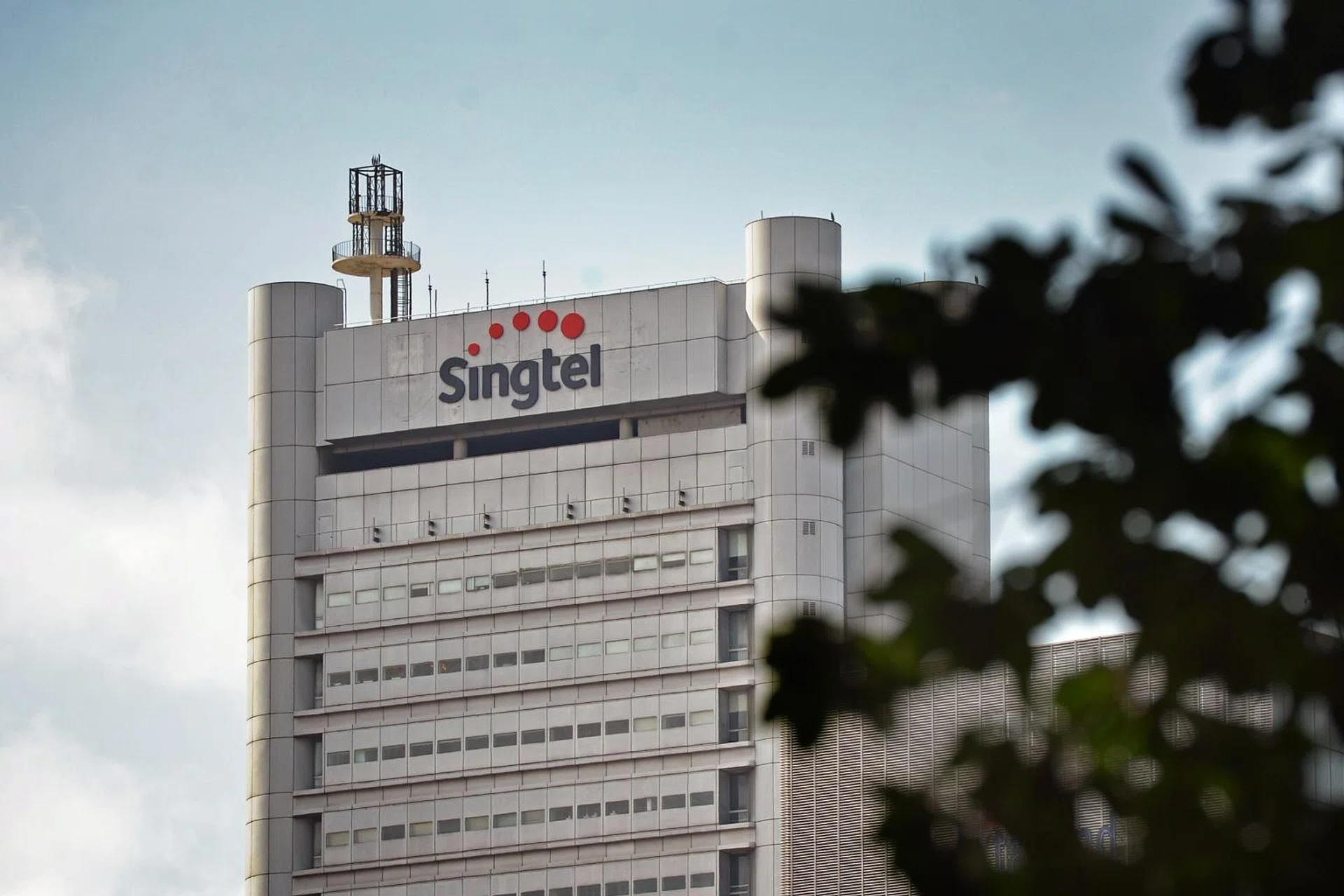 Singtel needs digital bank licence to be major e-payment player - The ...