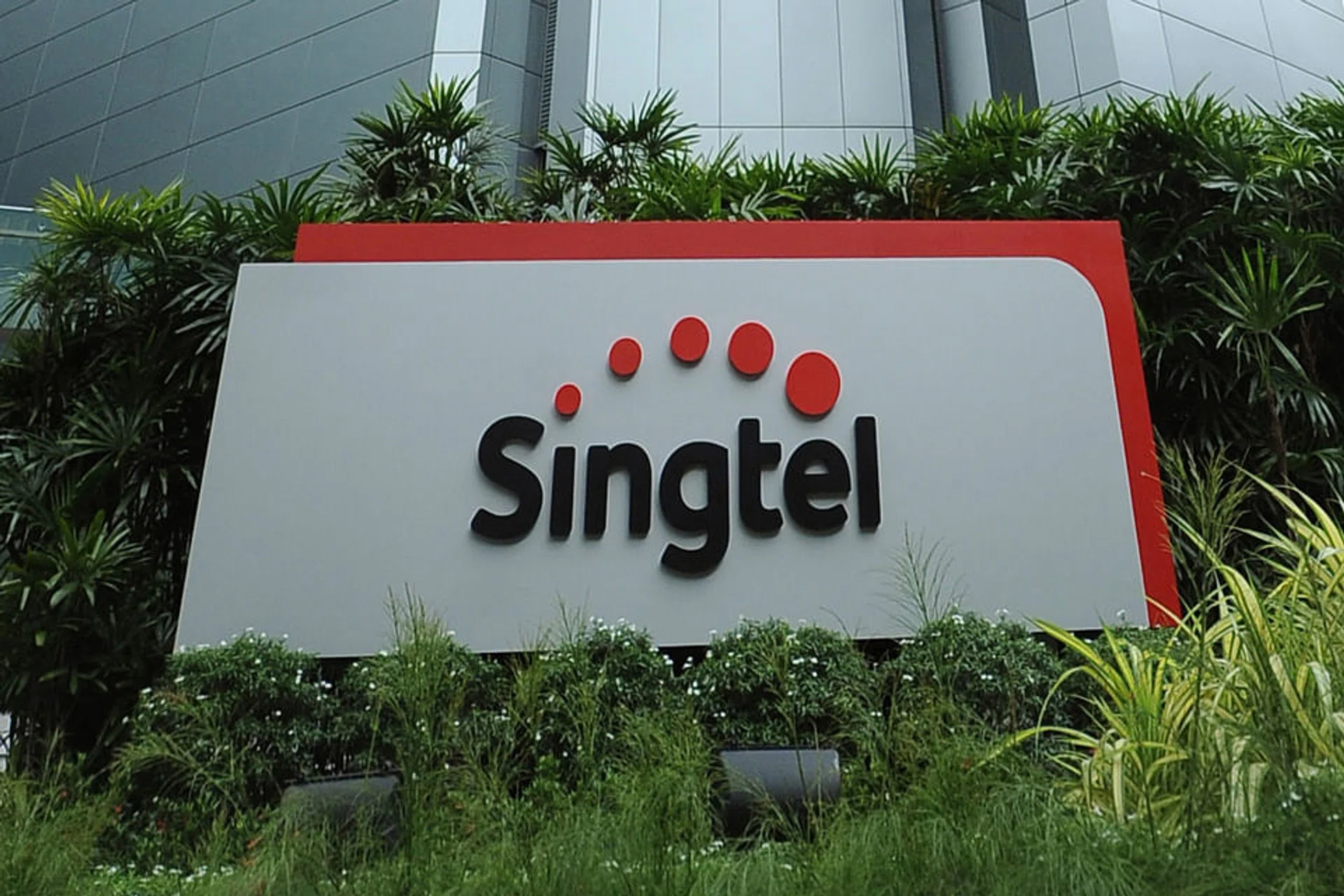 Fitch flags reduced visibility on Singtel's free cash flow as growth ...