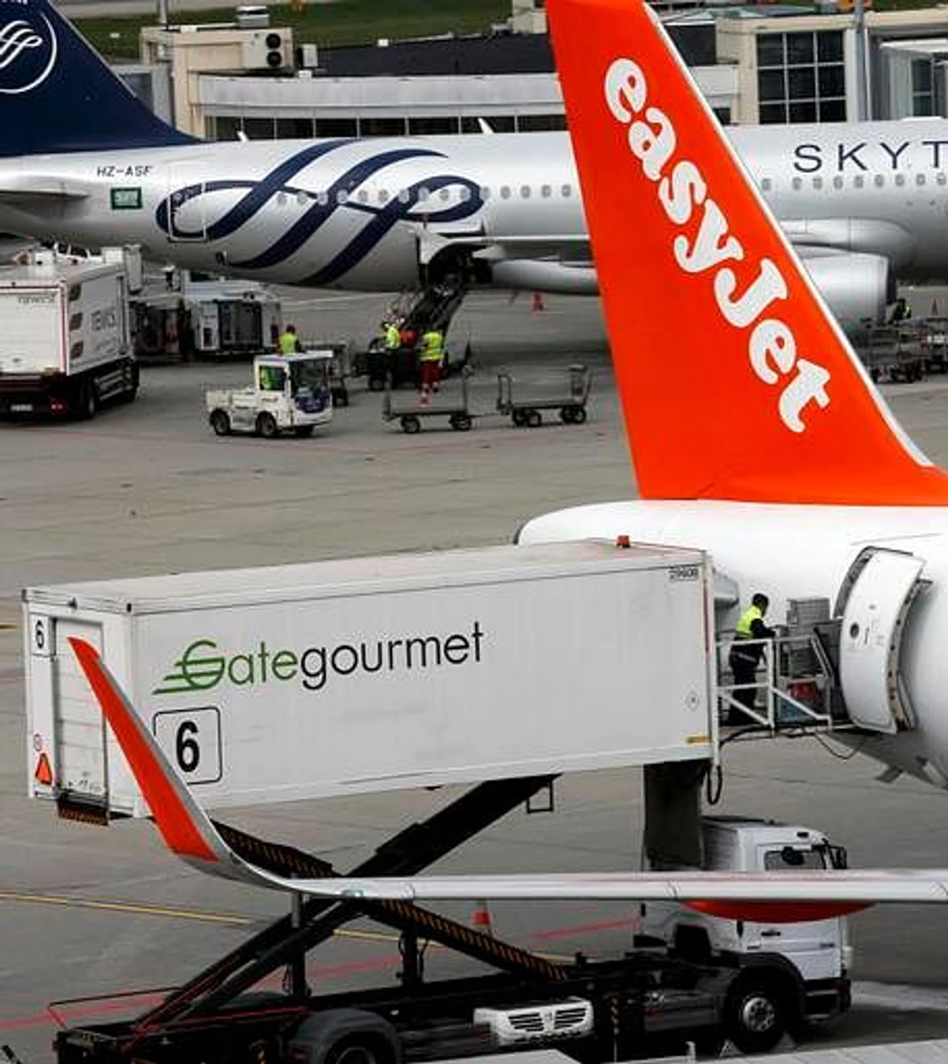 Cyber attack on easyJet gets details of 9 million customers - The ...