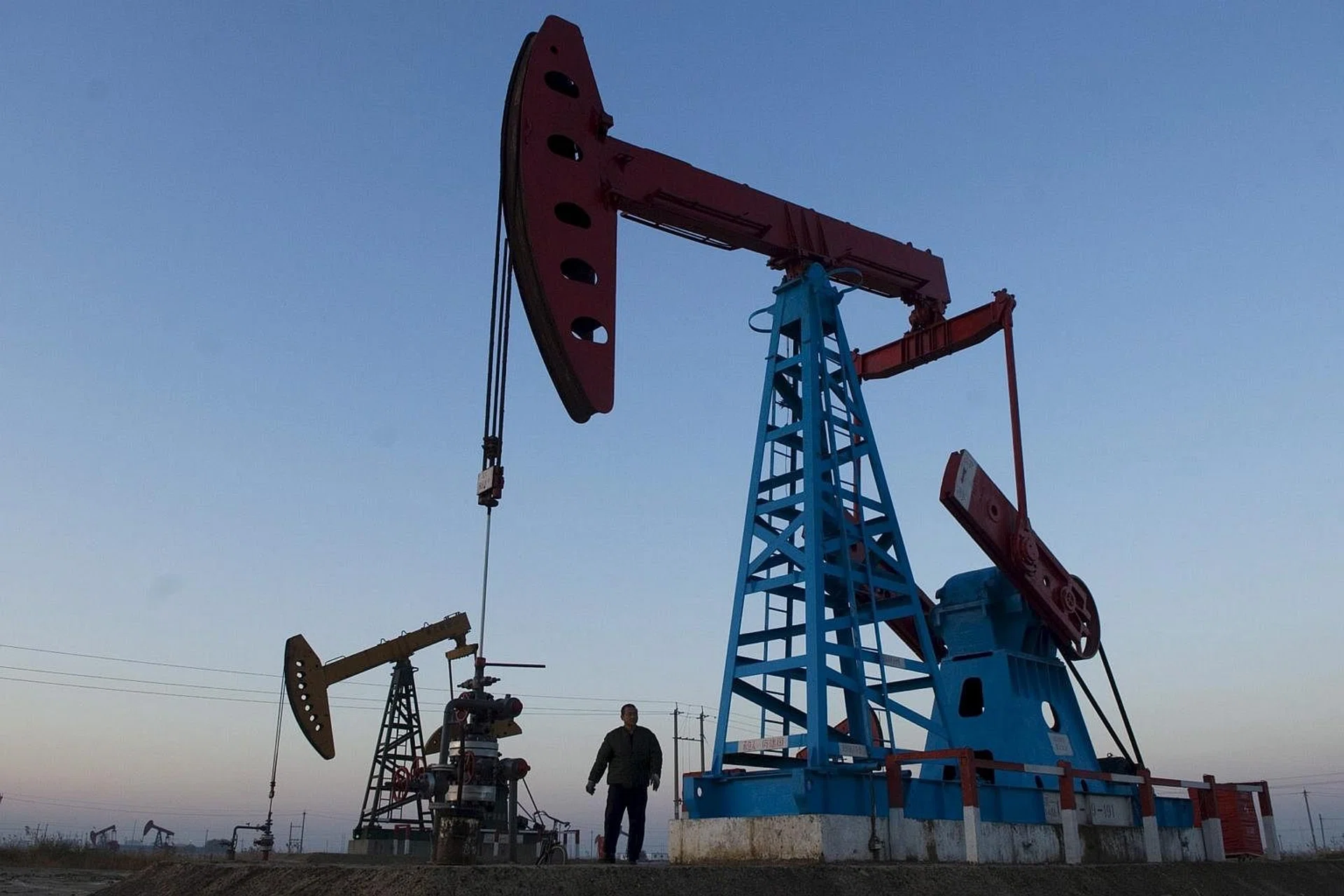 Oil dips as Saudi Arabia nears completion of oilfield expansion - The ...