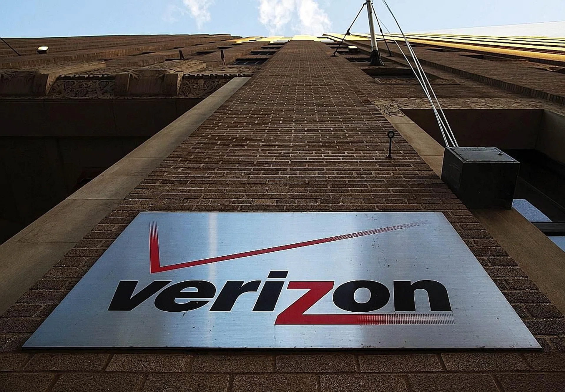 Verizon exploring tie-up with AOL - The Business Times
