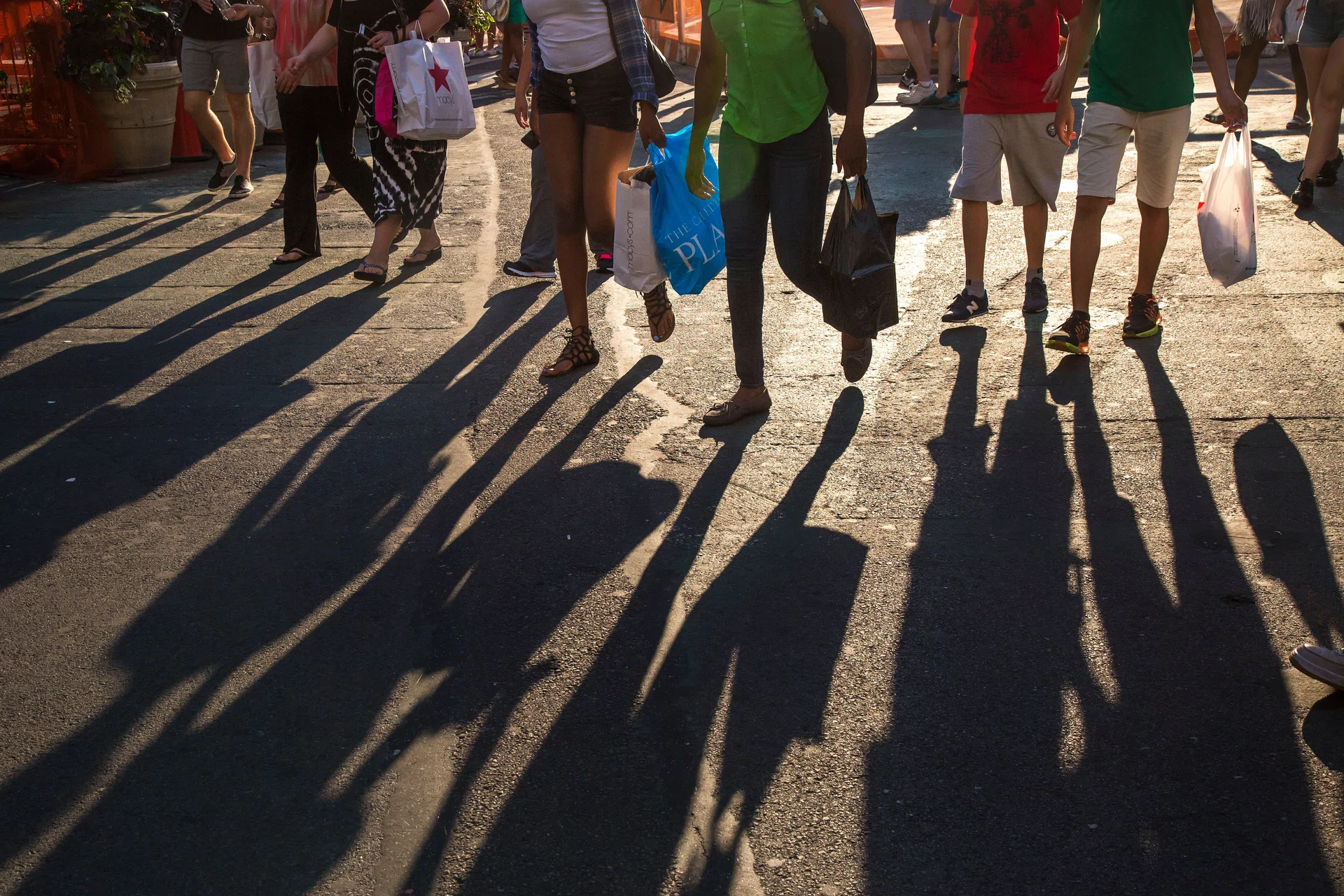 Consumer comfort in US declines to lowest level in five weeks - The ...