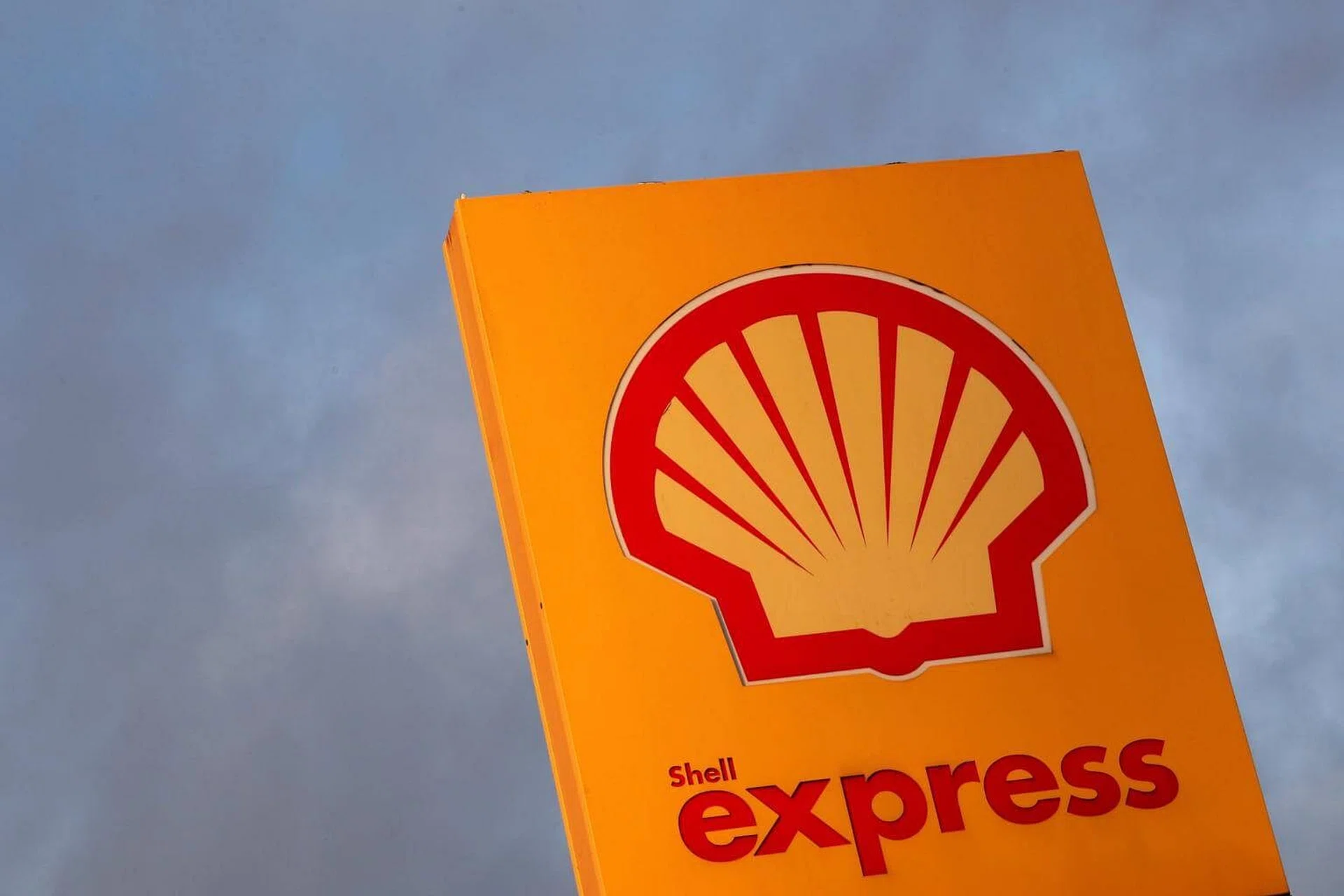 Shell sets its first carbon reduction targets on output, consumption ...