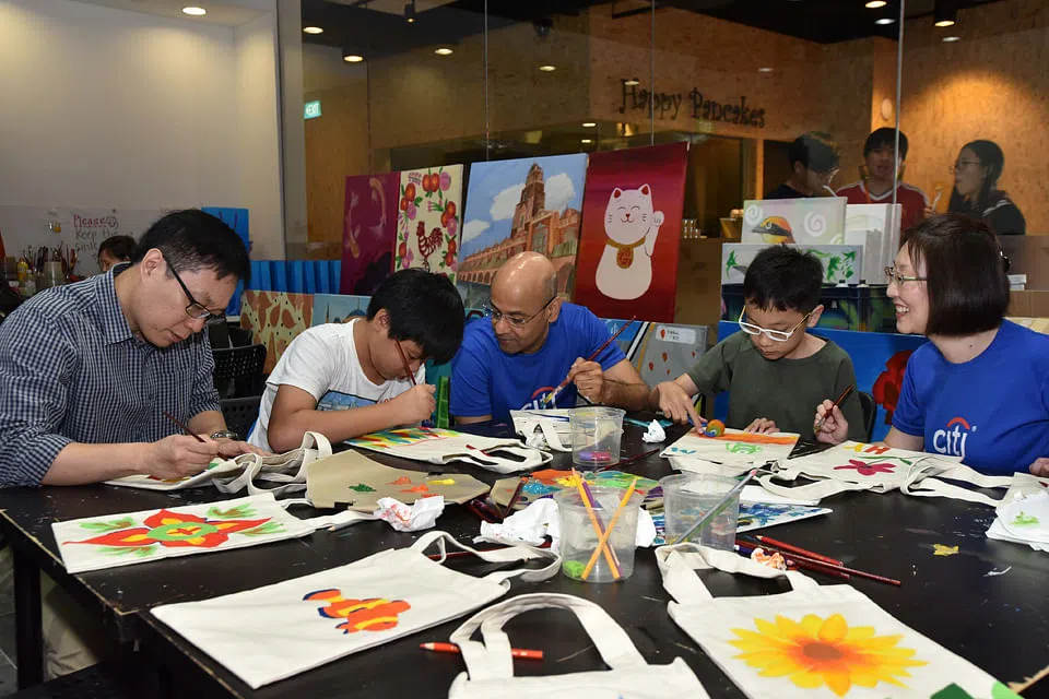 Being tote-tally creative at BT BAF art jamming event