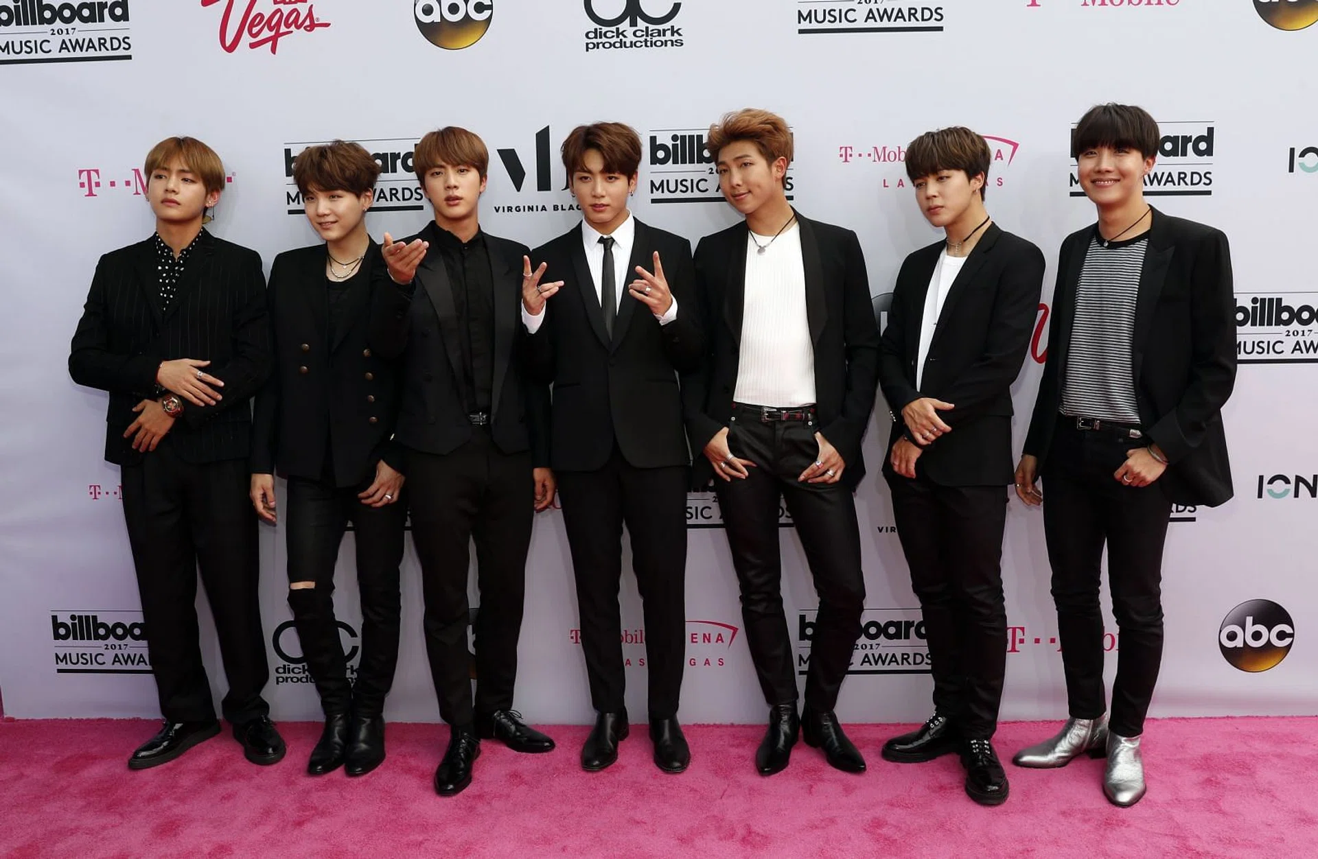 K-pop titans BTS break into US Top 40 - The Business Times