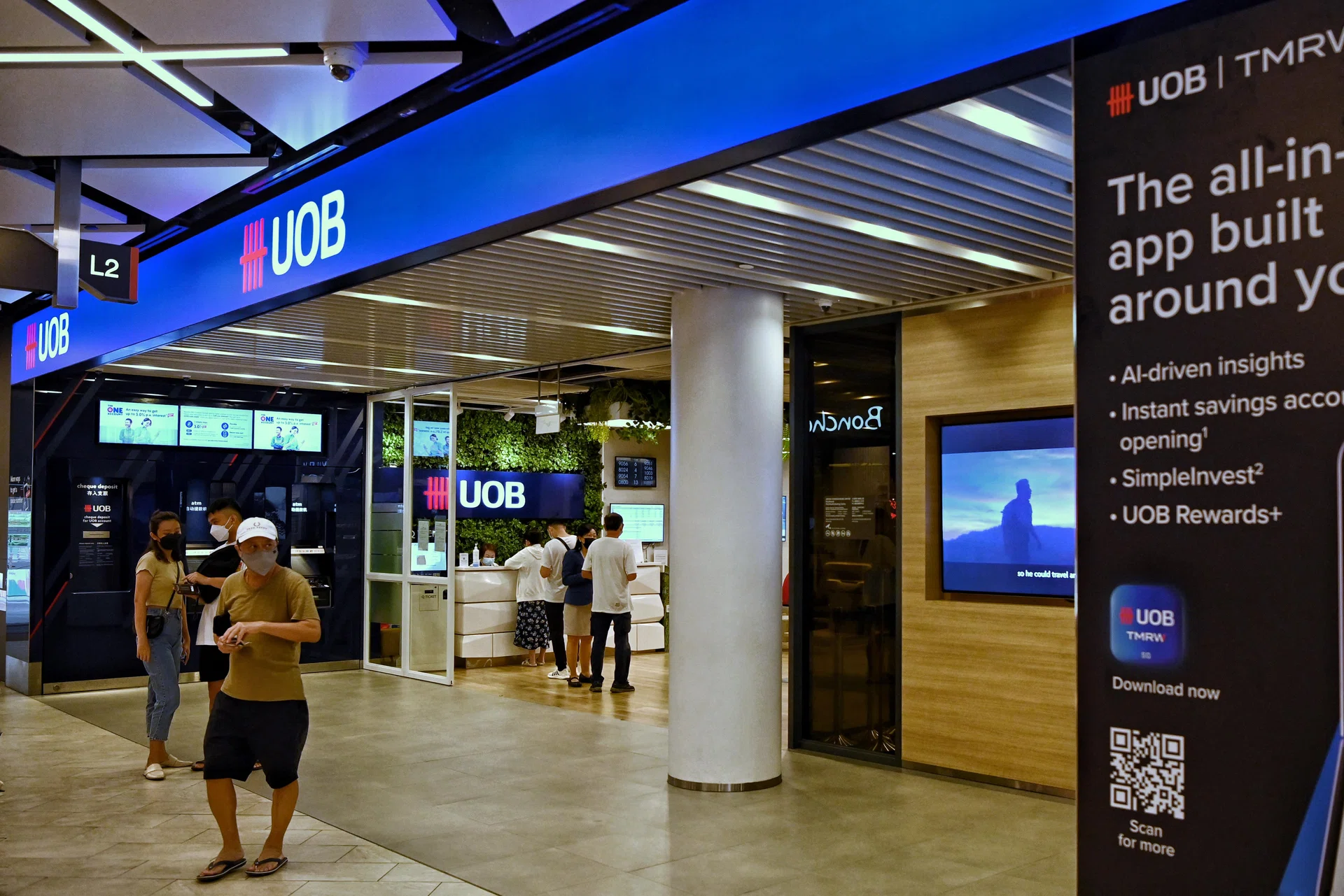 UOB prices S$850m in 5.25% perpetual capital securities, first callable ...