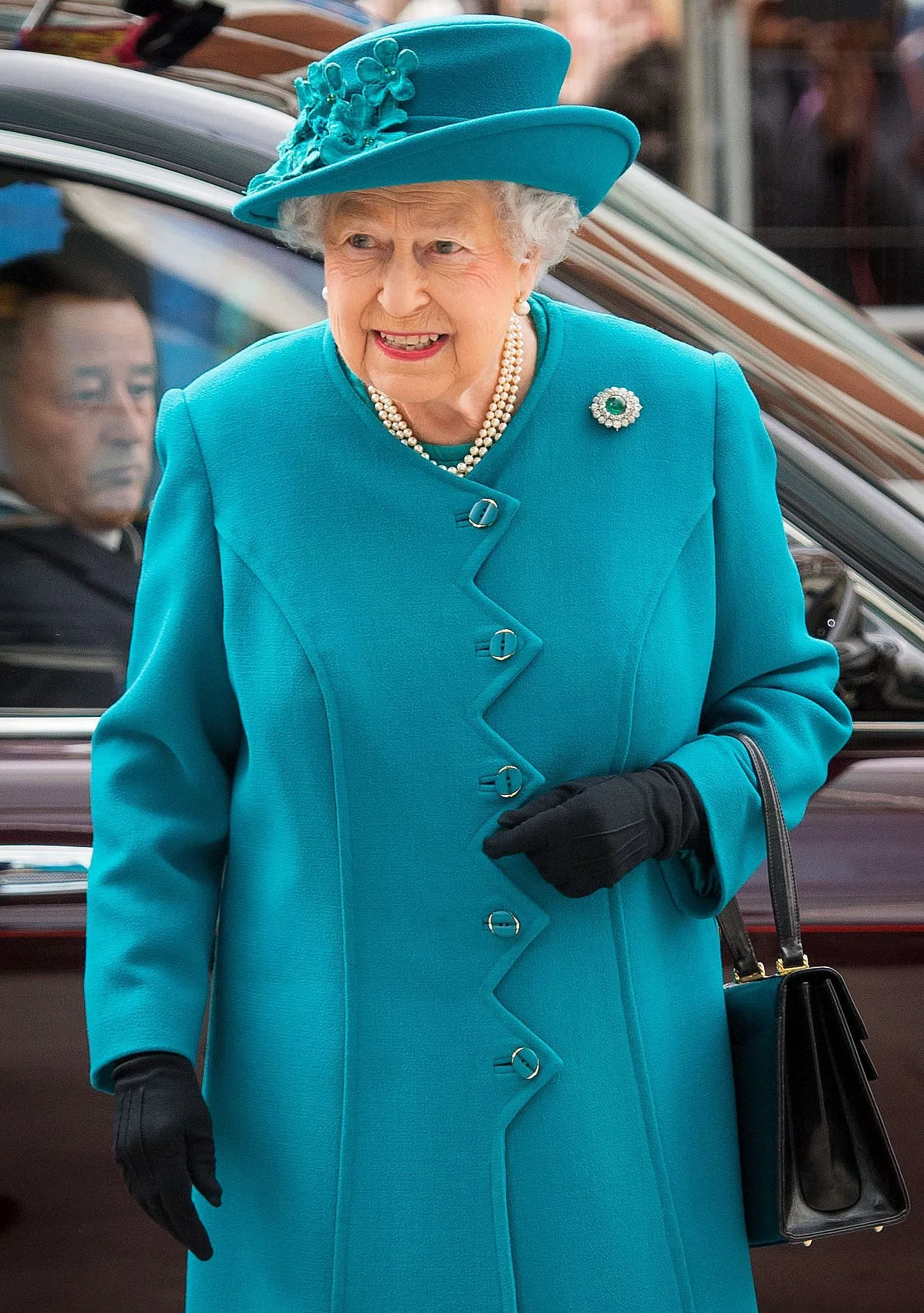Queen unveils Britain's new cyber security centre
