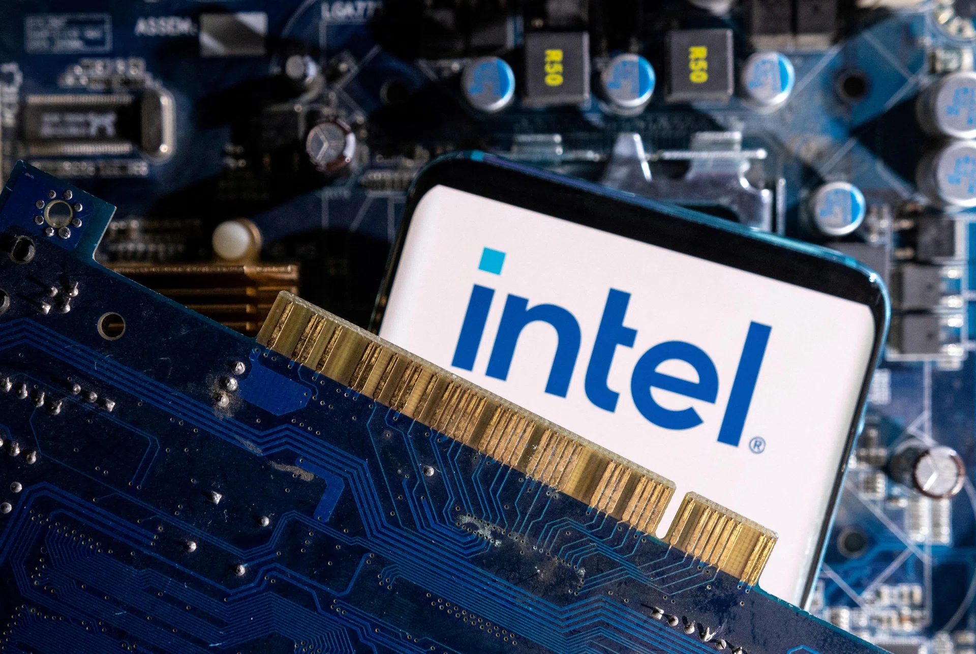 Intel to work with Arm on chip manufacturing compatibility - The ...