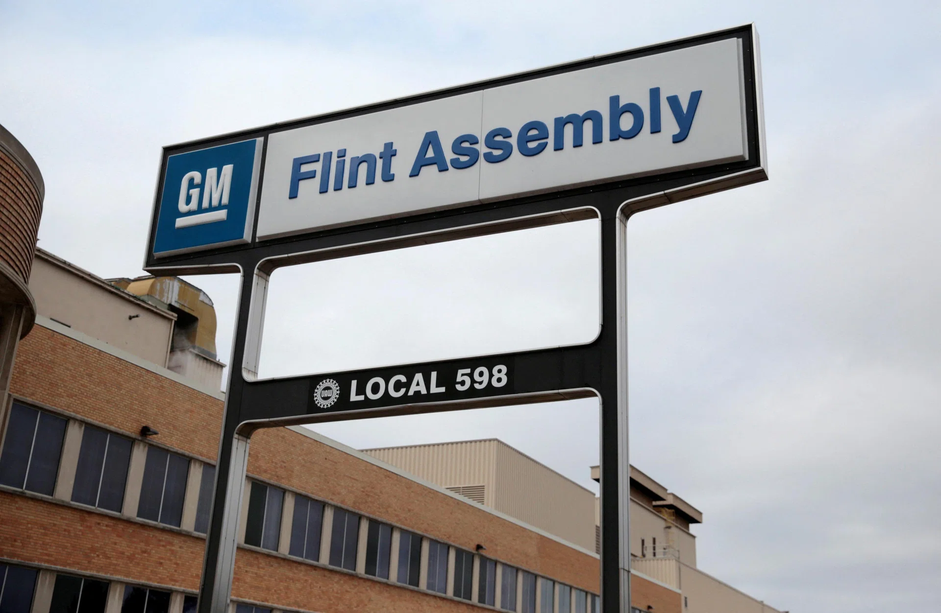 GM to invest over US$1 billion in Flint plants to boost truck ...