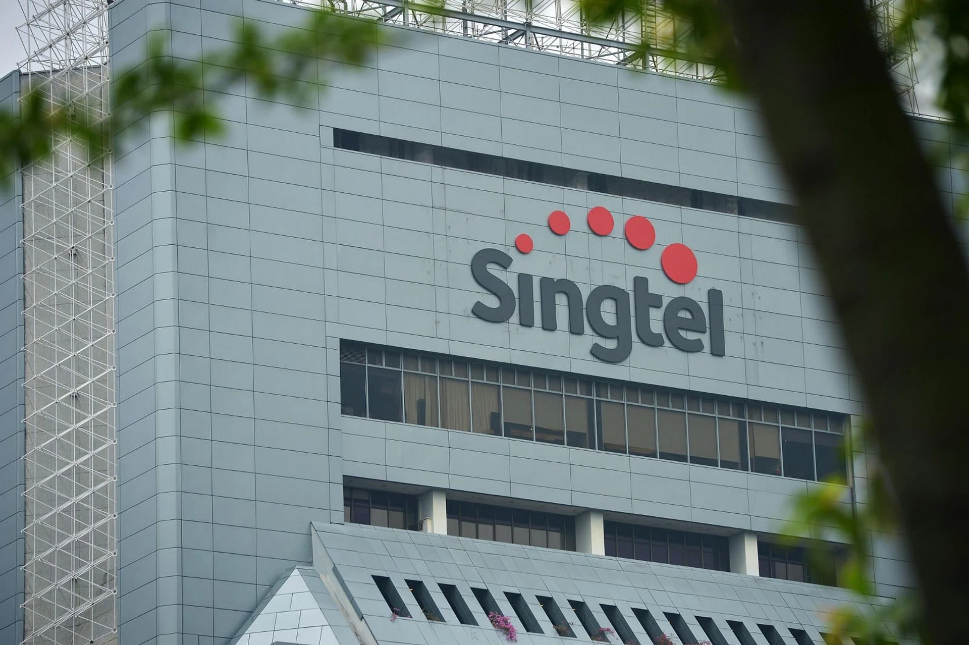 Singtel units ink agreements for S$4.1b credit facilities with banks ...