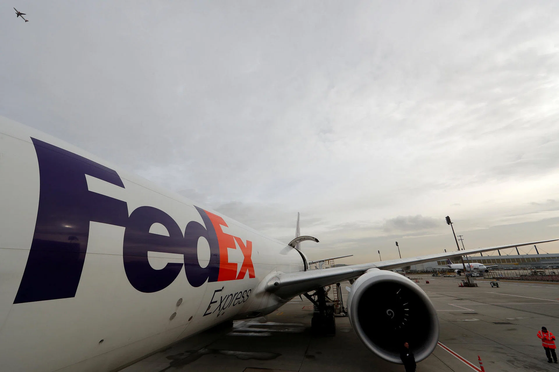 FedEx grounds one plane over GE engine part concern - The Business Times
