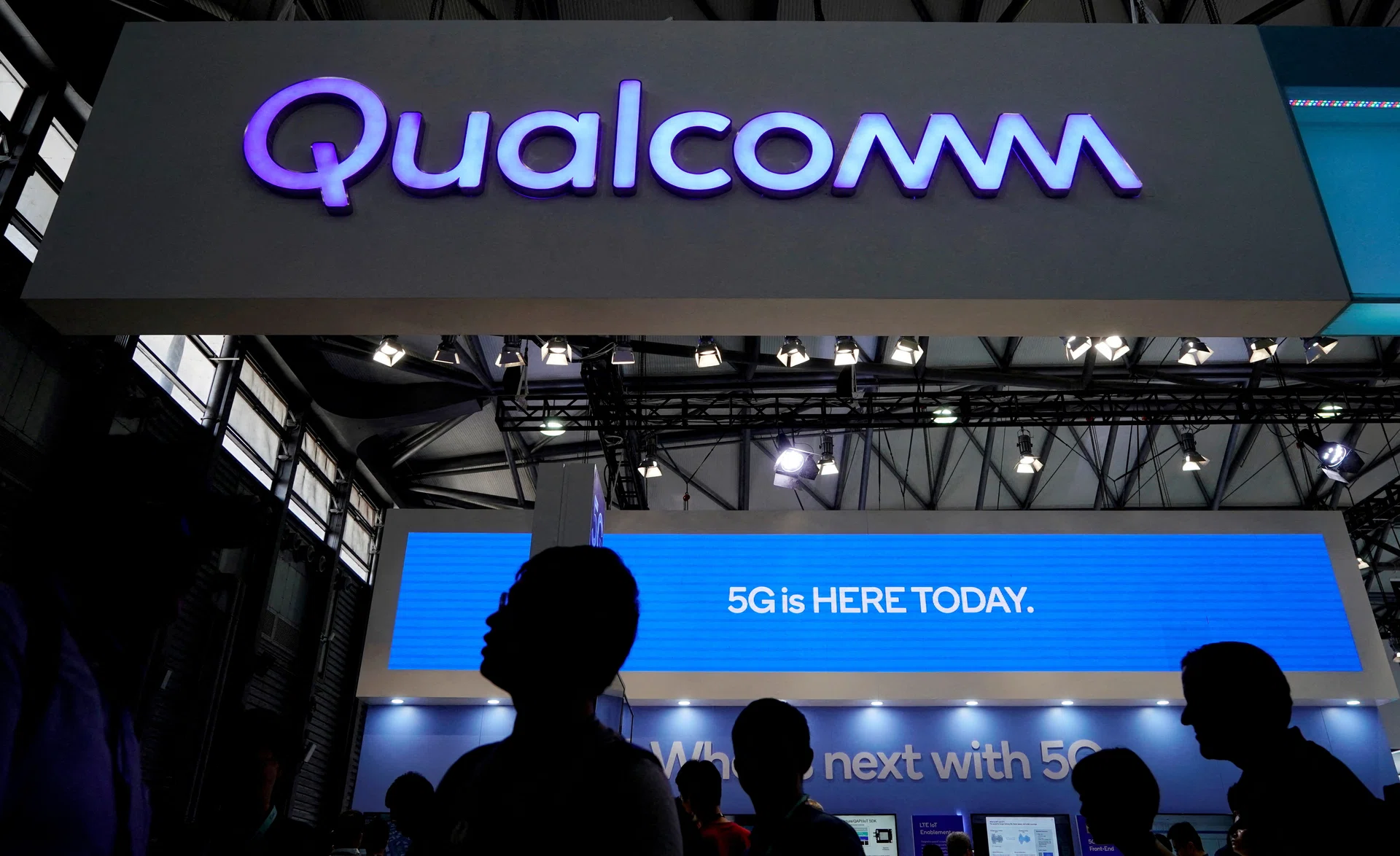 Meta, Qualcomm strike agreement on custom virtual reality chips - The Business Times