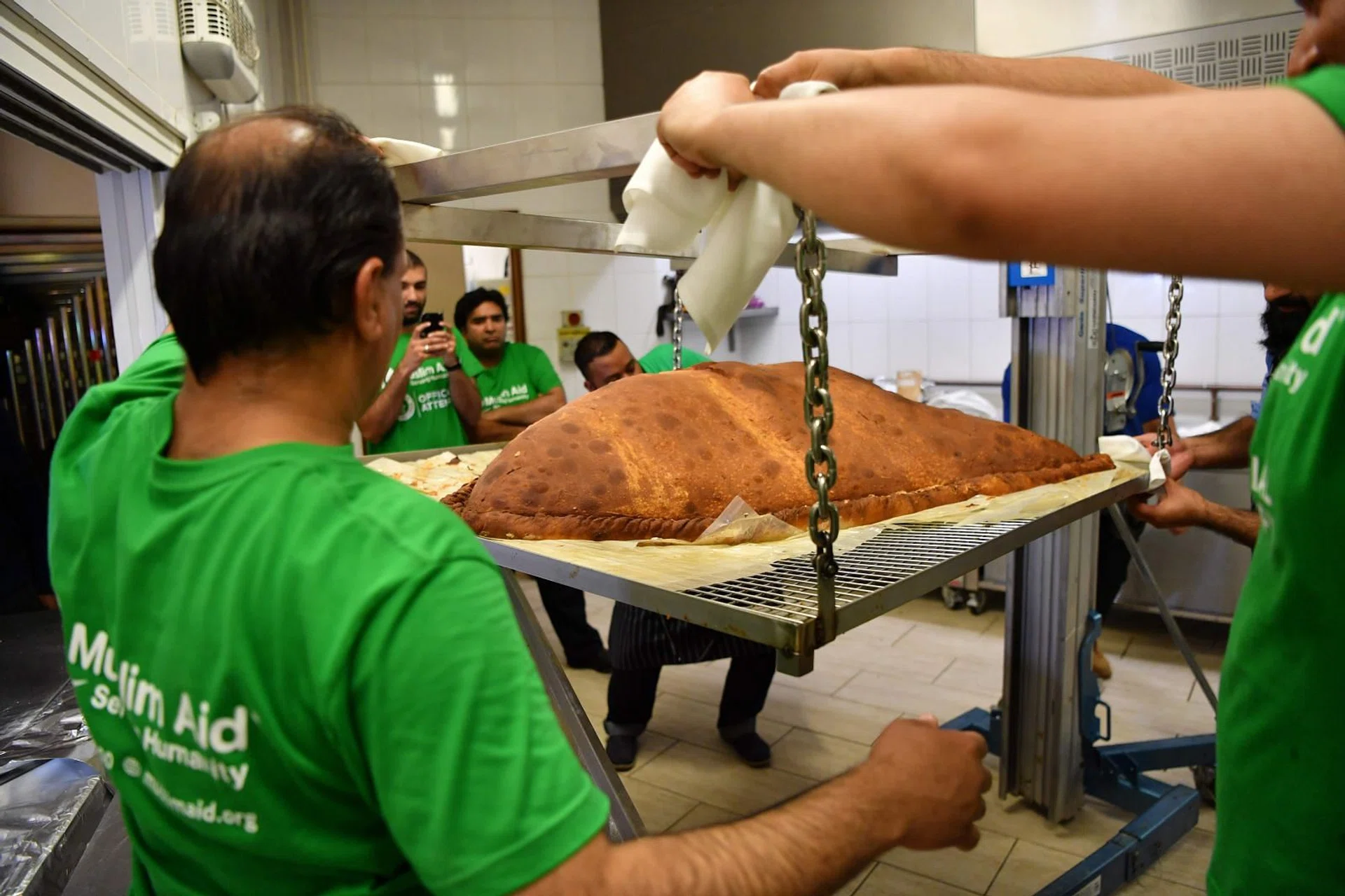 World's largest samosa record smashed in London - The Business Times