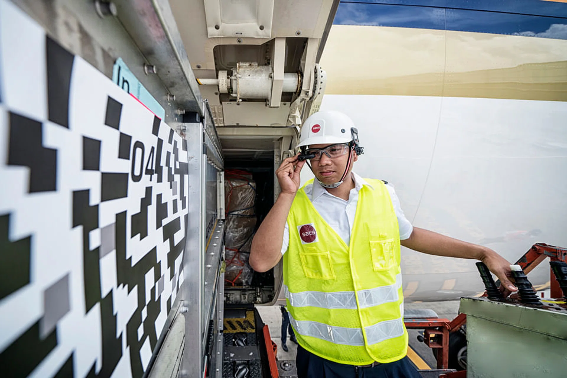 SATS launches smart glasses for ramp-handling operations - The Business ...