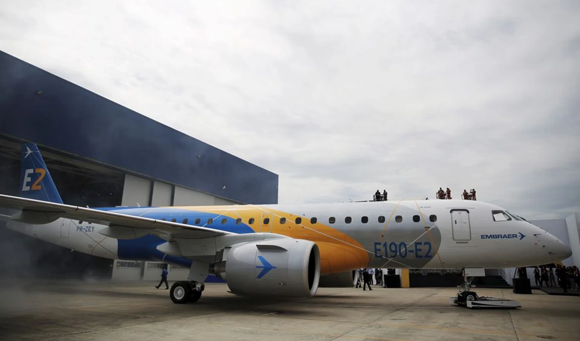 Embraer maintains 2023 outlook but deliveries seen at low end of ...