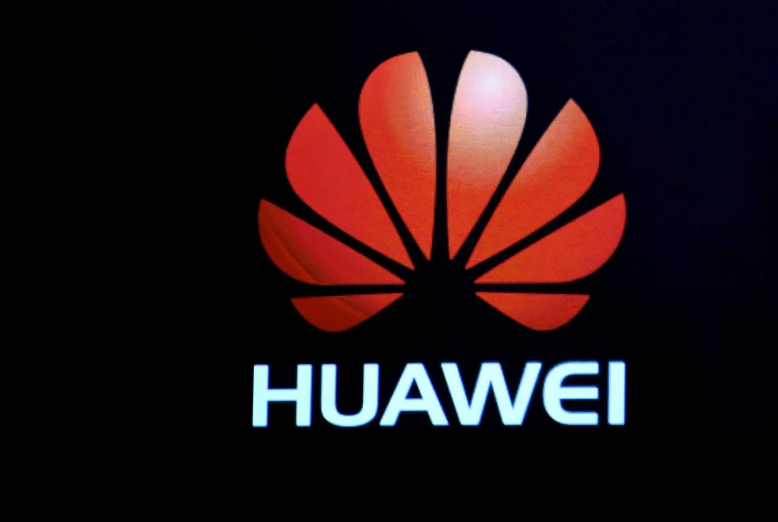 Smartphone maker Huawei catching up on Samsung, Apple